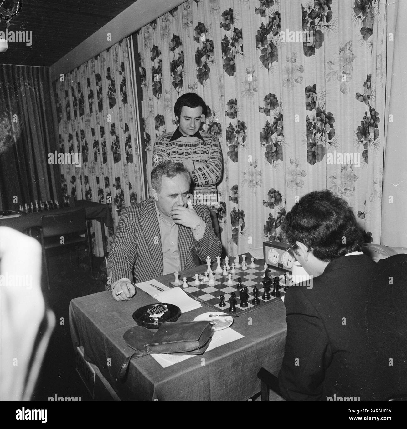 Chess players 1977 hi-res stock photography and images - Alamy