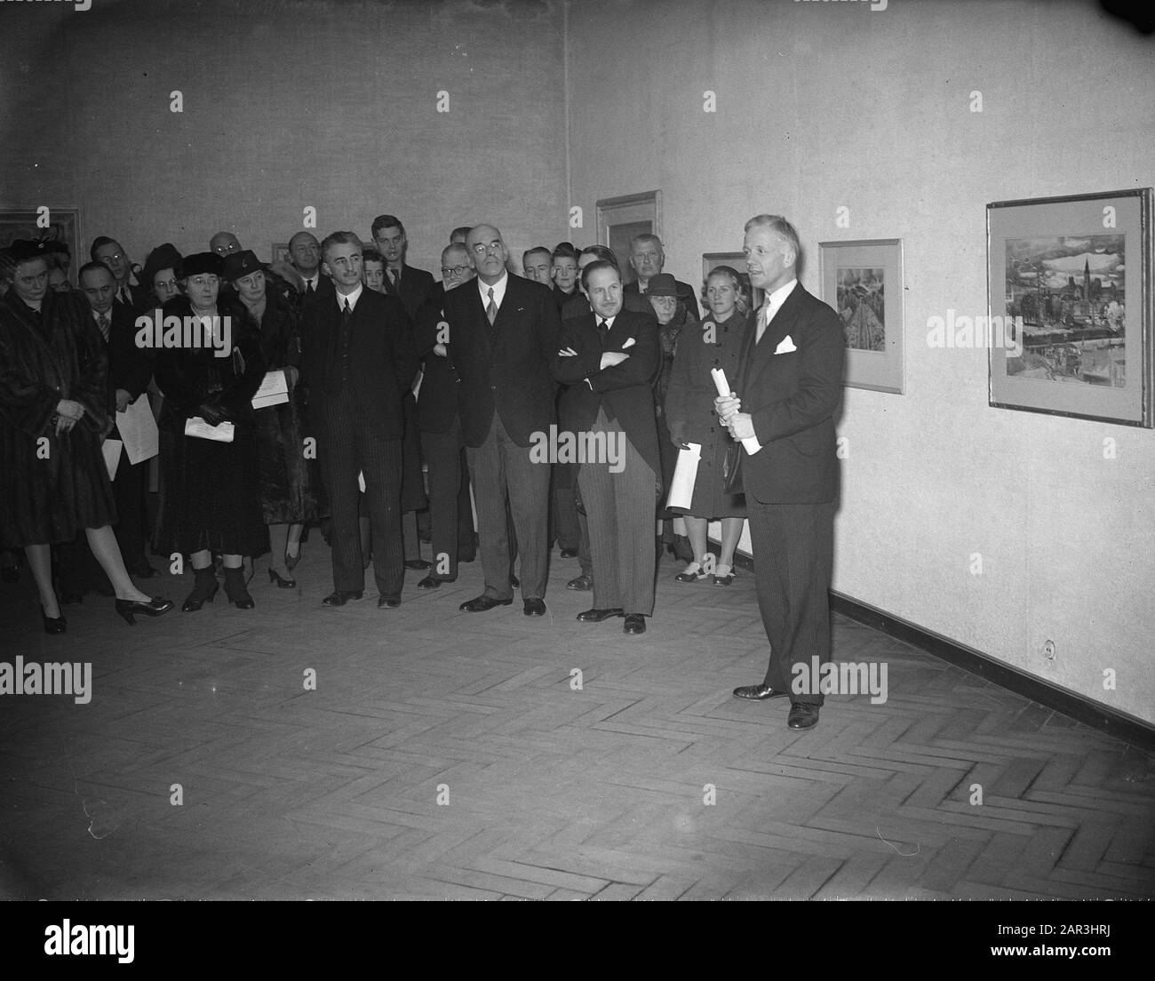 Exhibition gallery 2 Black and White Stock Photos & Images - Alamy