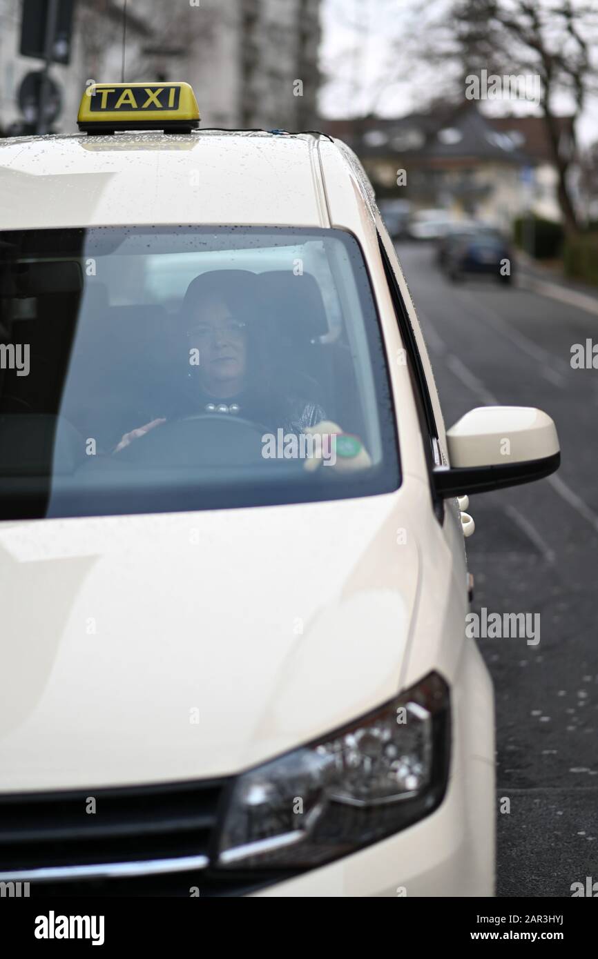 Kassel, Germany. 19th Jan, 2020. Taxi driver Beate Rößler sits in her ...
