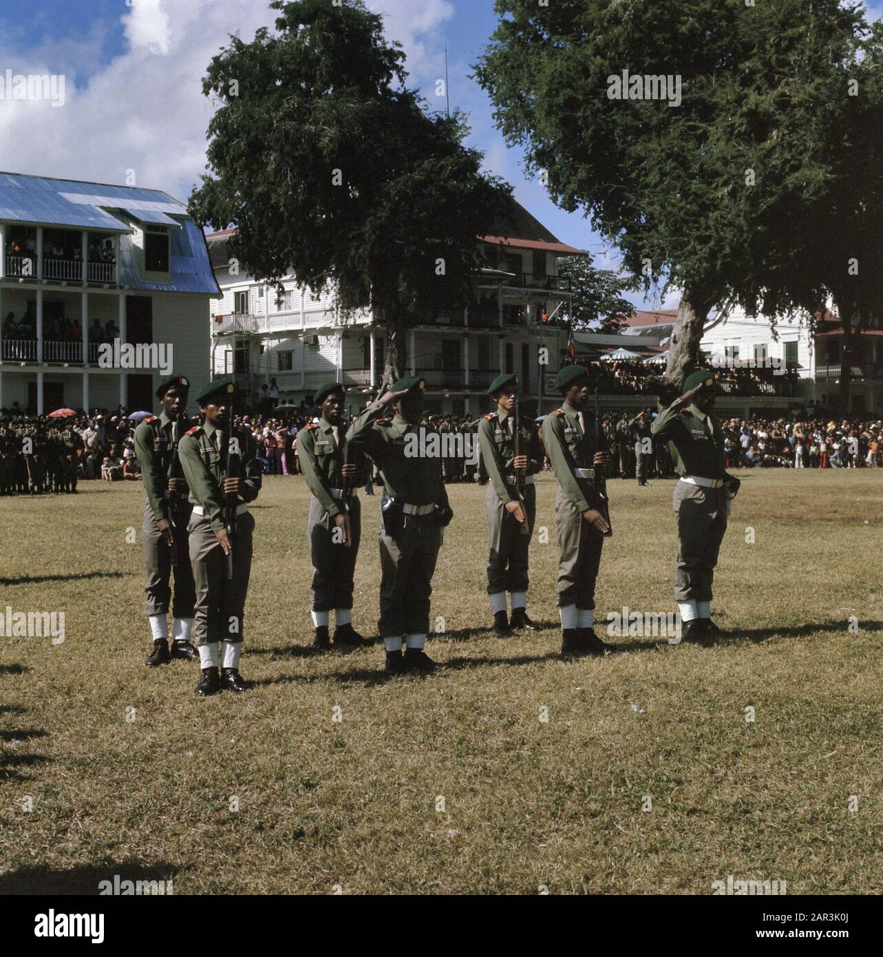 Surinamese army in action; speech President Ferrier during transfer ...