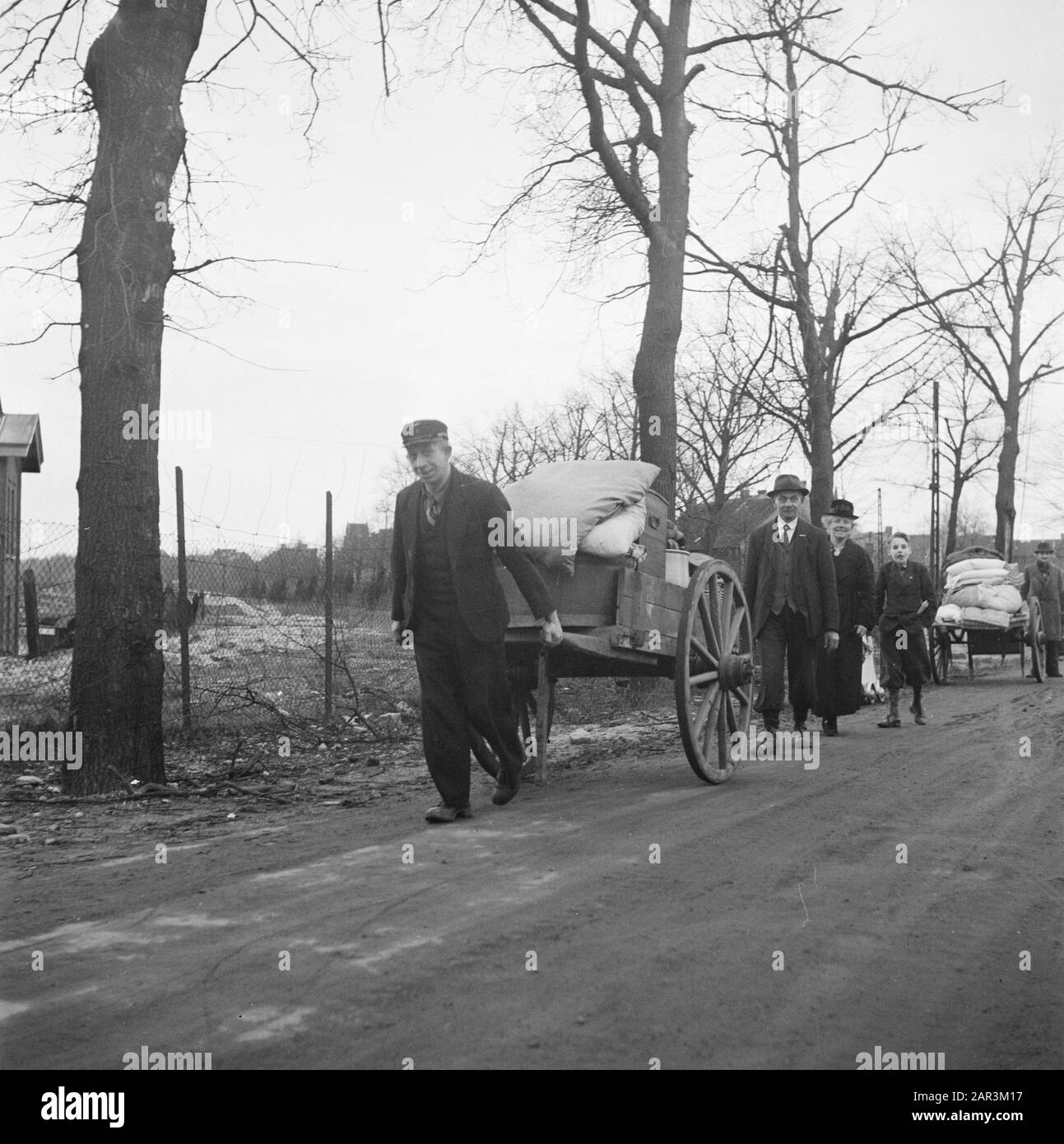 Repatriation: South-Netherlands Evacuators with hand carts return Date ...