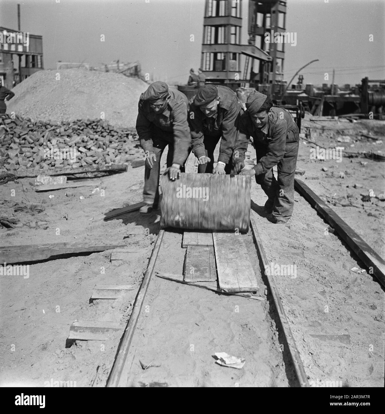 Recovery: Ports Repair work at a port installation Date: 1945 Keywords ...