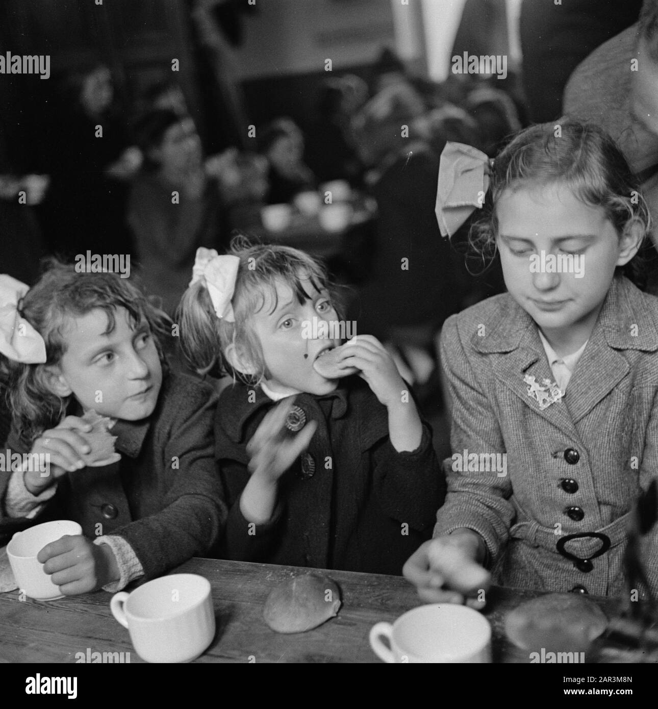 Liberation festivals: Belgium Geraardsbergen Children's party of Dutch ...