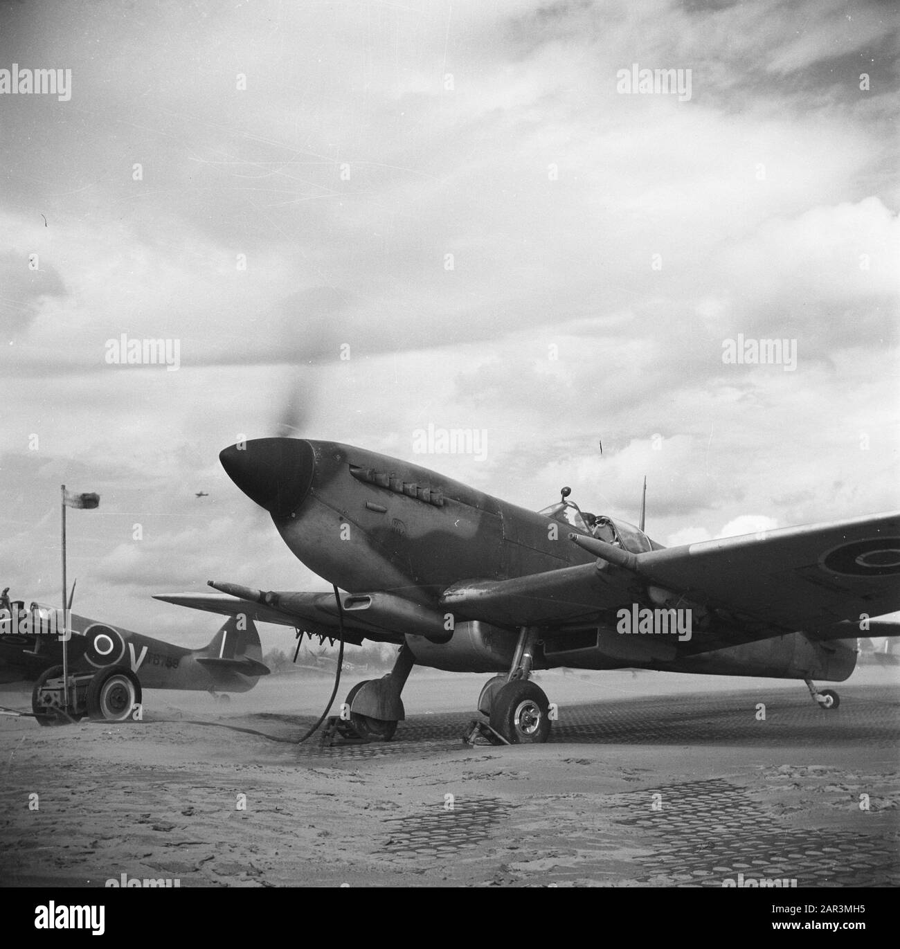 Spitfires wing to wing hi-res stock photography and images - Alamy