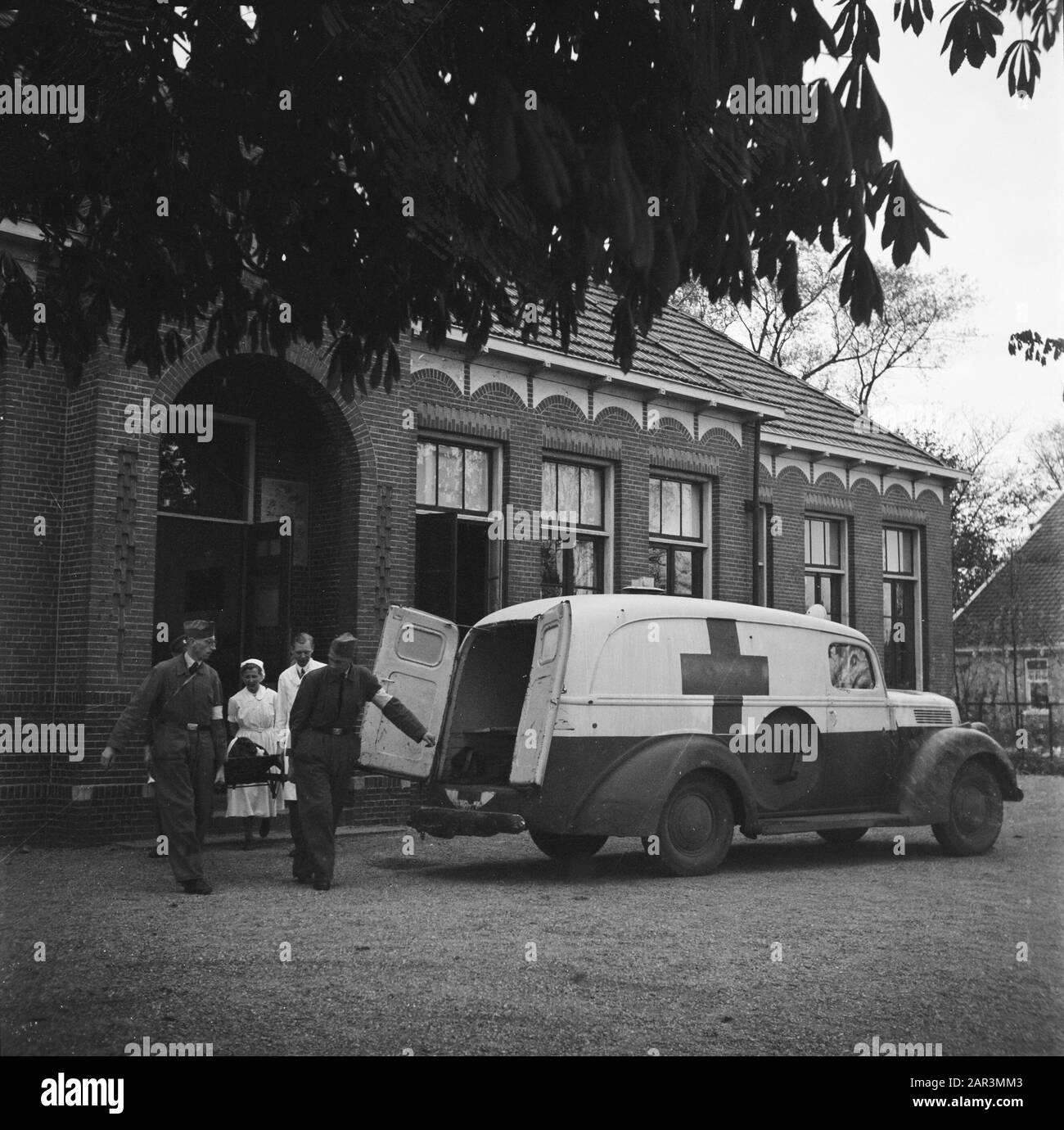 Red Cross: Post Ten Boer (Groningen) In Ten Boer, Prof. Eerland of the ...
