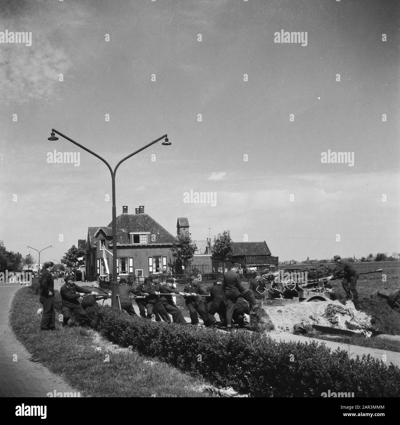 Weapons recovery Black and White Stock Photos & Images - Alamy