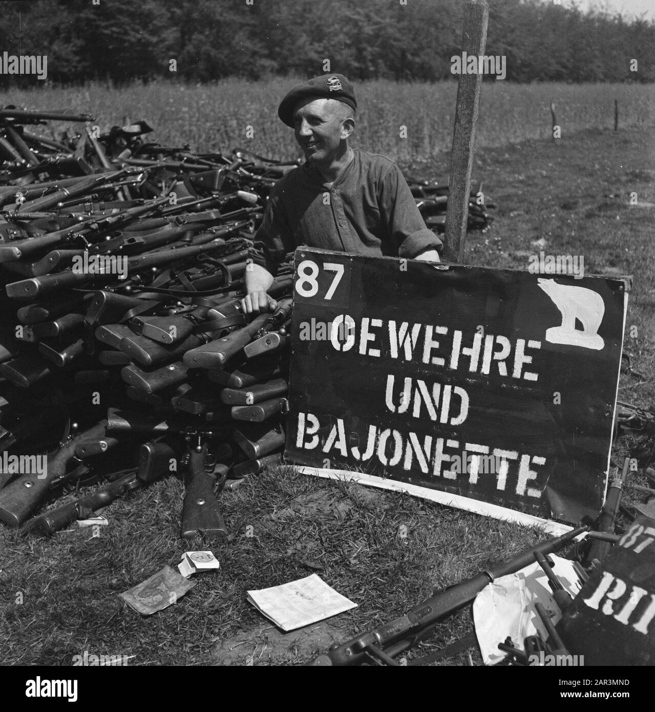 Guns with bayonets Black and White Stock Photos & Images - Alamy