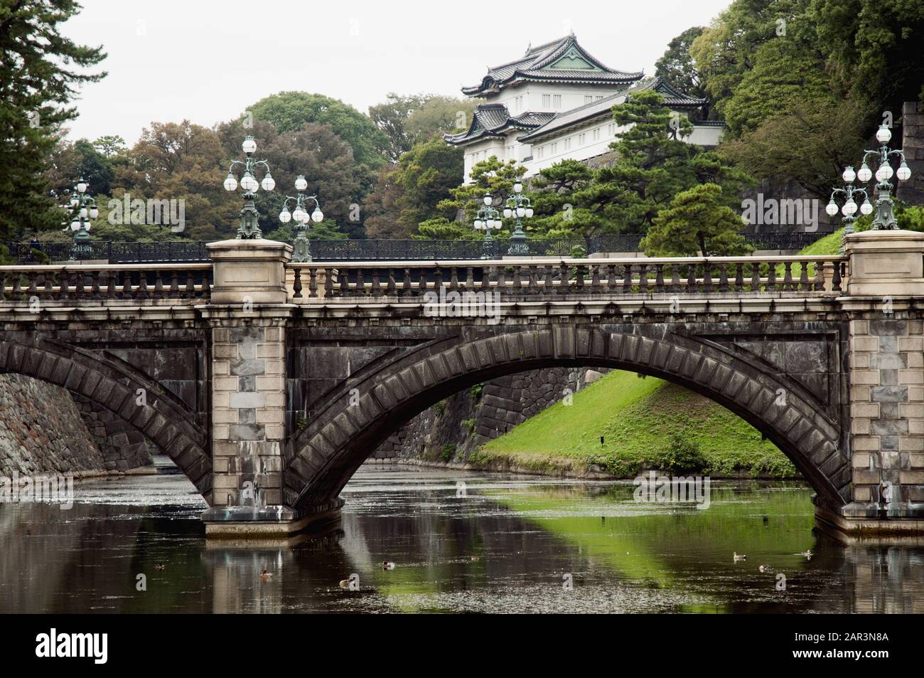 Tokyo imperial palace nijubashi bridge hi-res stock photography and ...