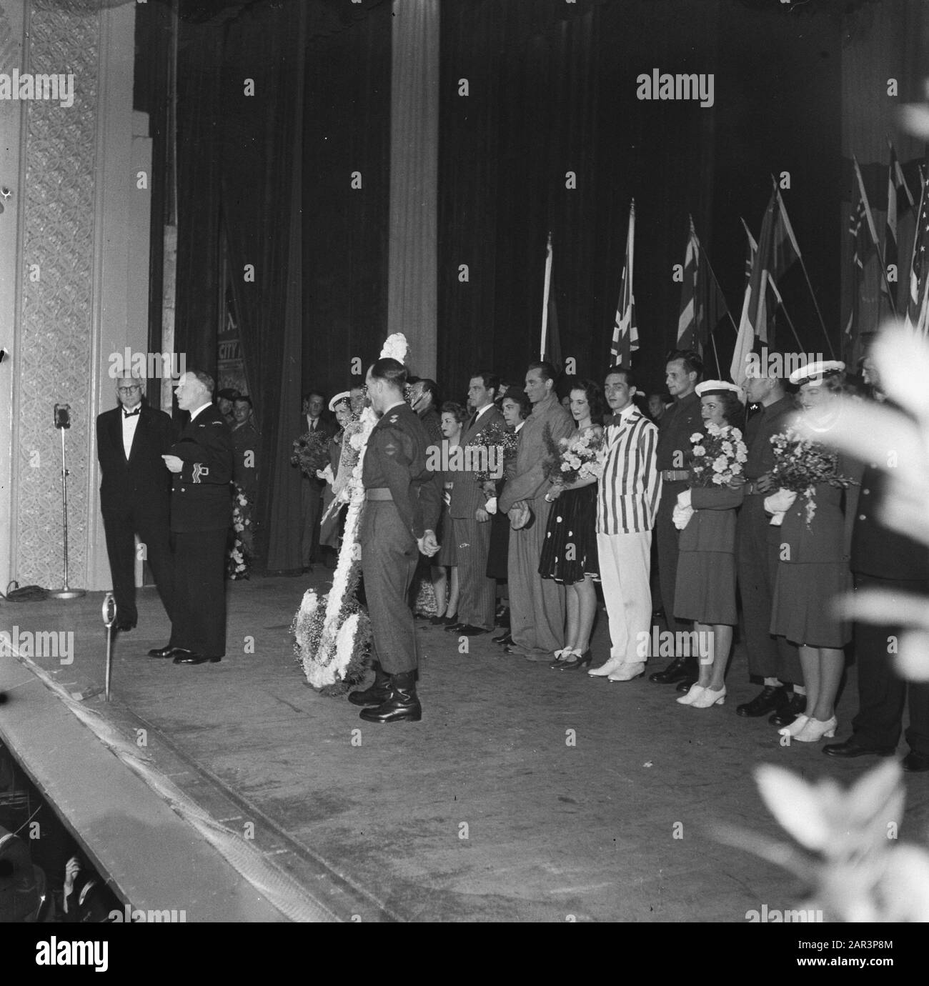 Amusement: Carré Meet the Navy Show Meet the Navy organized by the ...