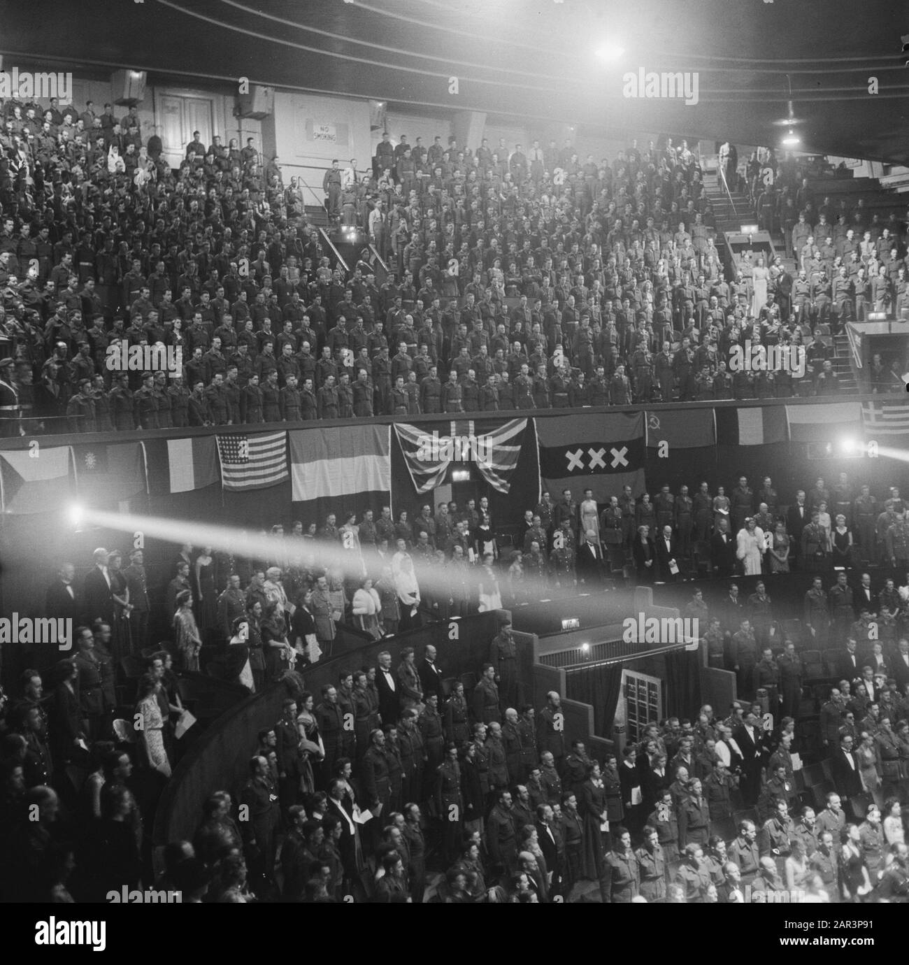 Amusement: Carré Meet the Navy Show Meet the Navy organized by the ...