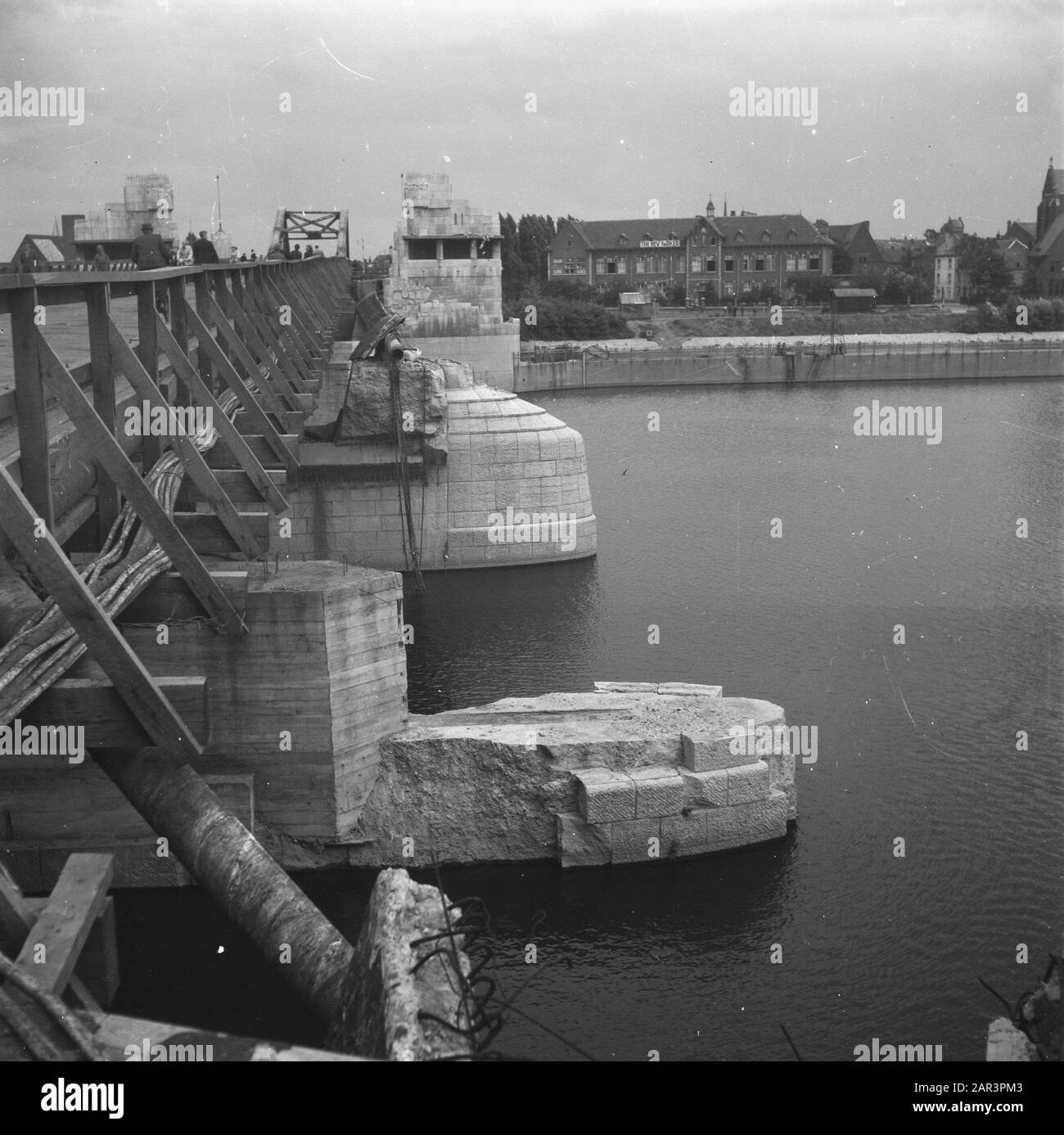 World war destroyed cities in Black and White Stock Photos & Images - Alamy