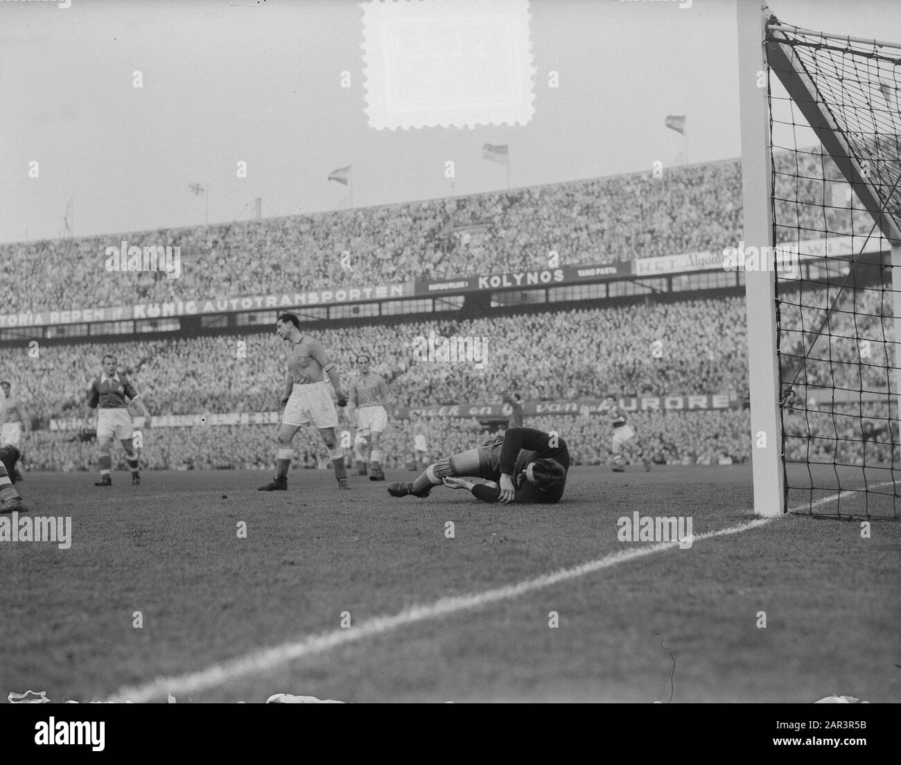 Second goals hi-res stock photography and images - Alamy