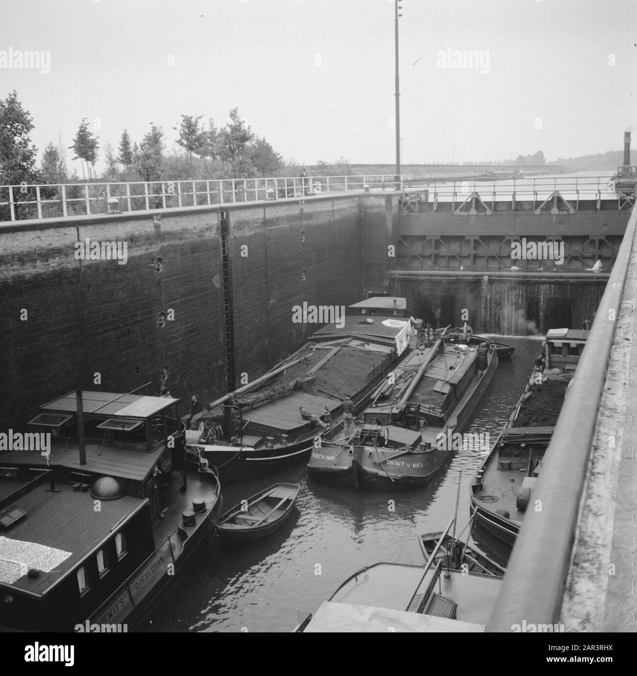 Shipping locks Black and White Stock Photos & Images - Alamy
