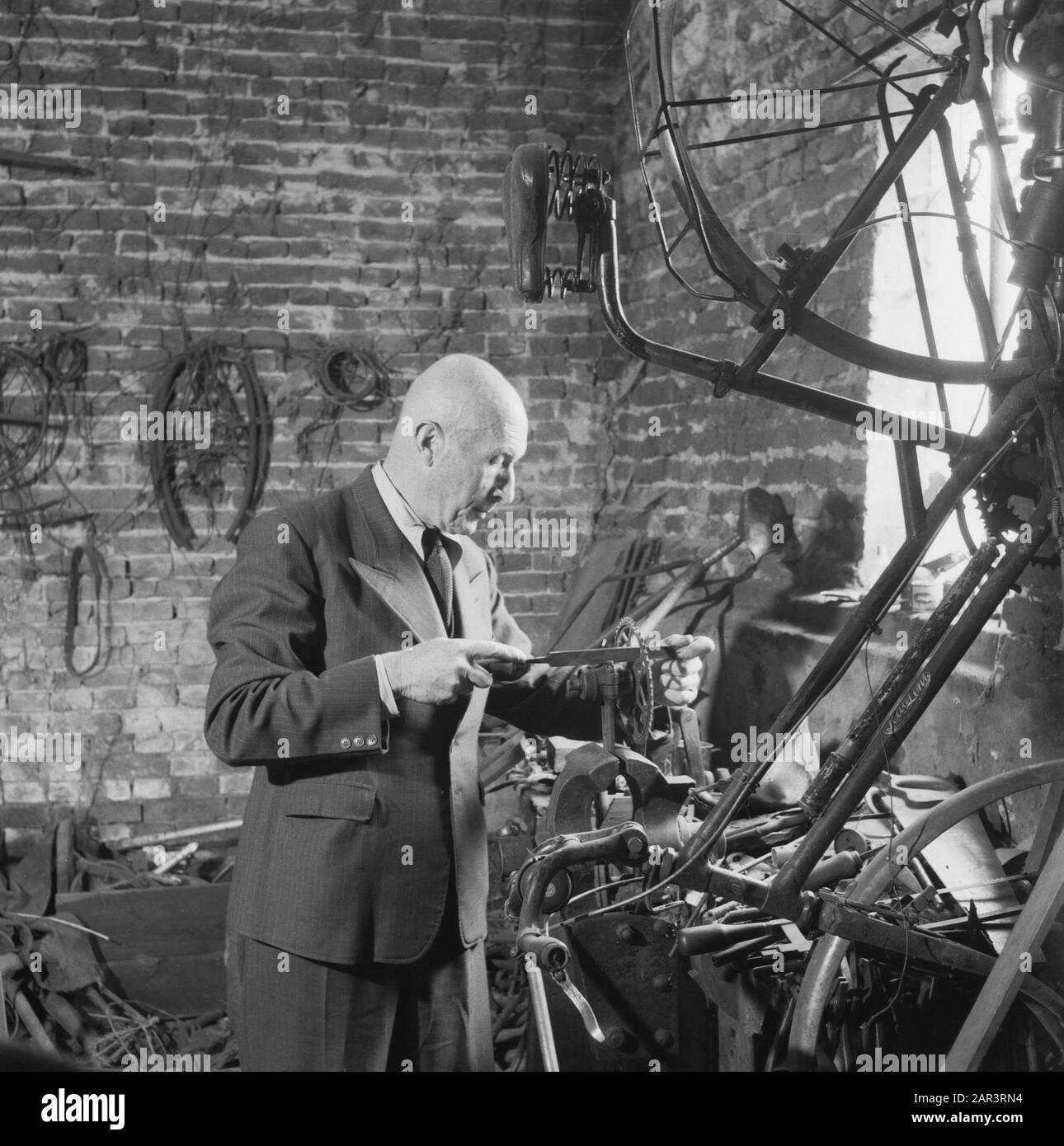 War inventions hi-res stock photography and images - Alamy