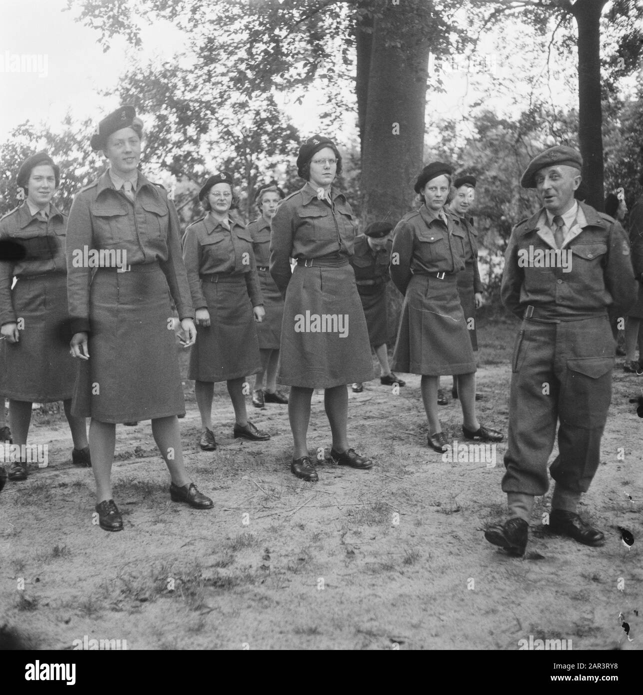 Training camp for the Women's Help Corps in Bouvigne army, training ...