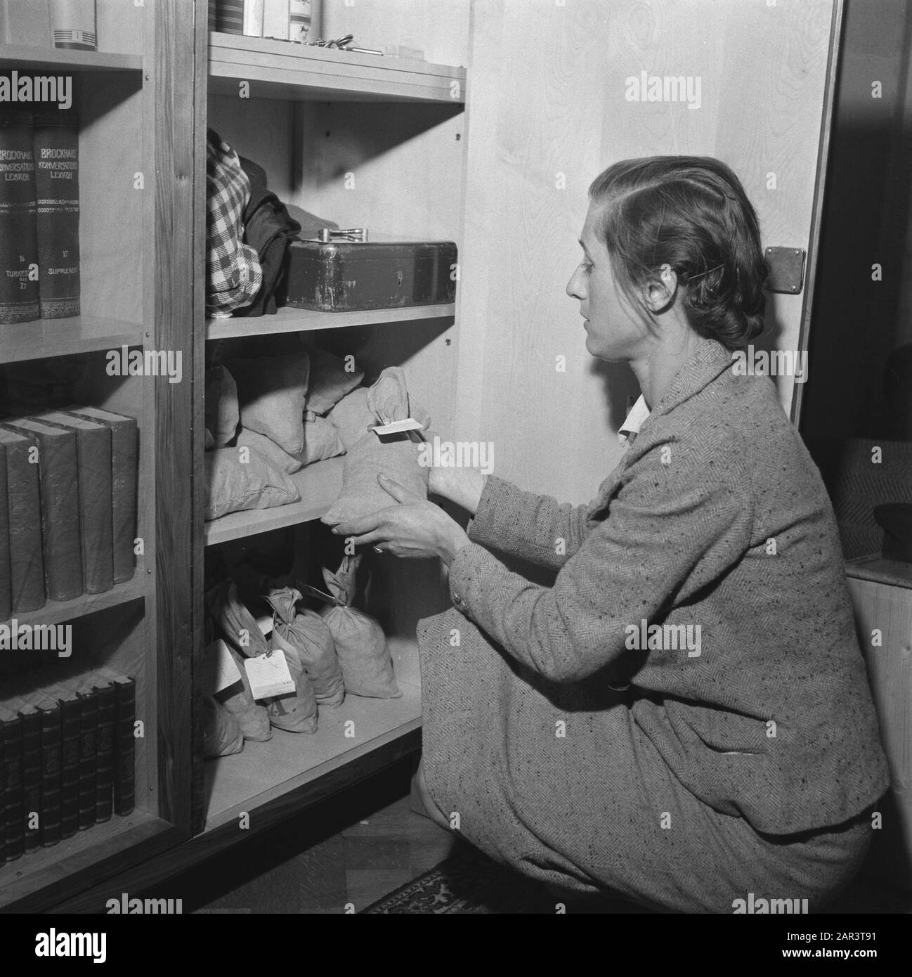 Flowers in relief Black and White Stock Photos & Images - Alamy