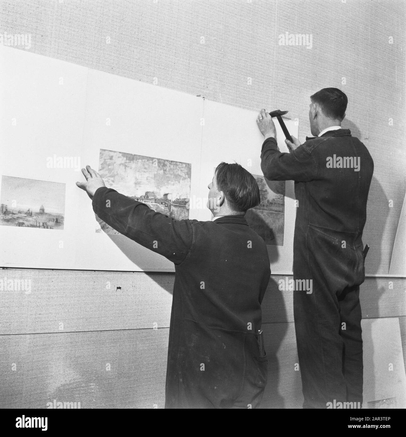 Van gogh art exhibition Black and White Stock Photos & Images - Alamy