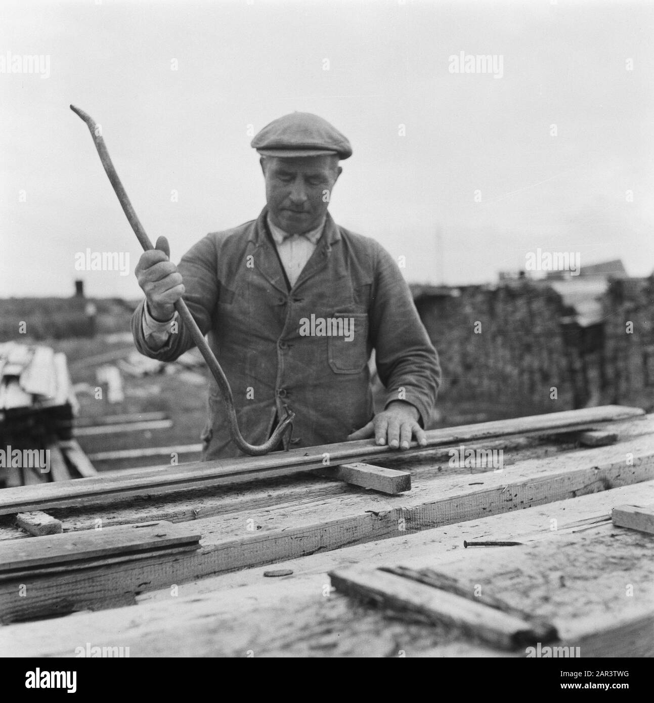 Crowbar soil hi-res stock photography and images - Alamy