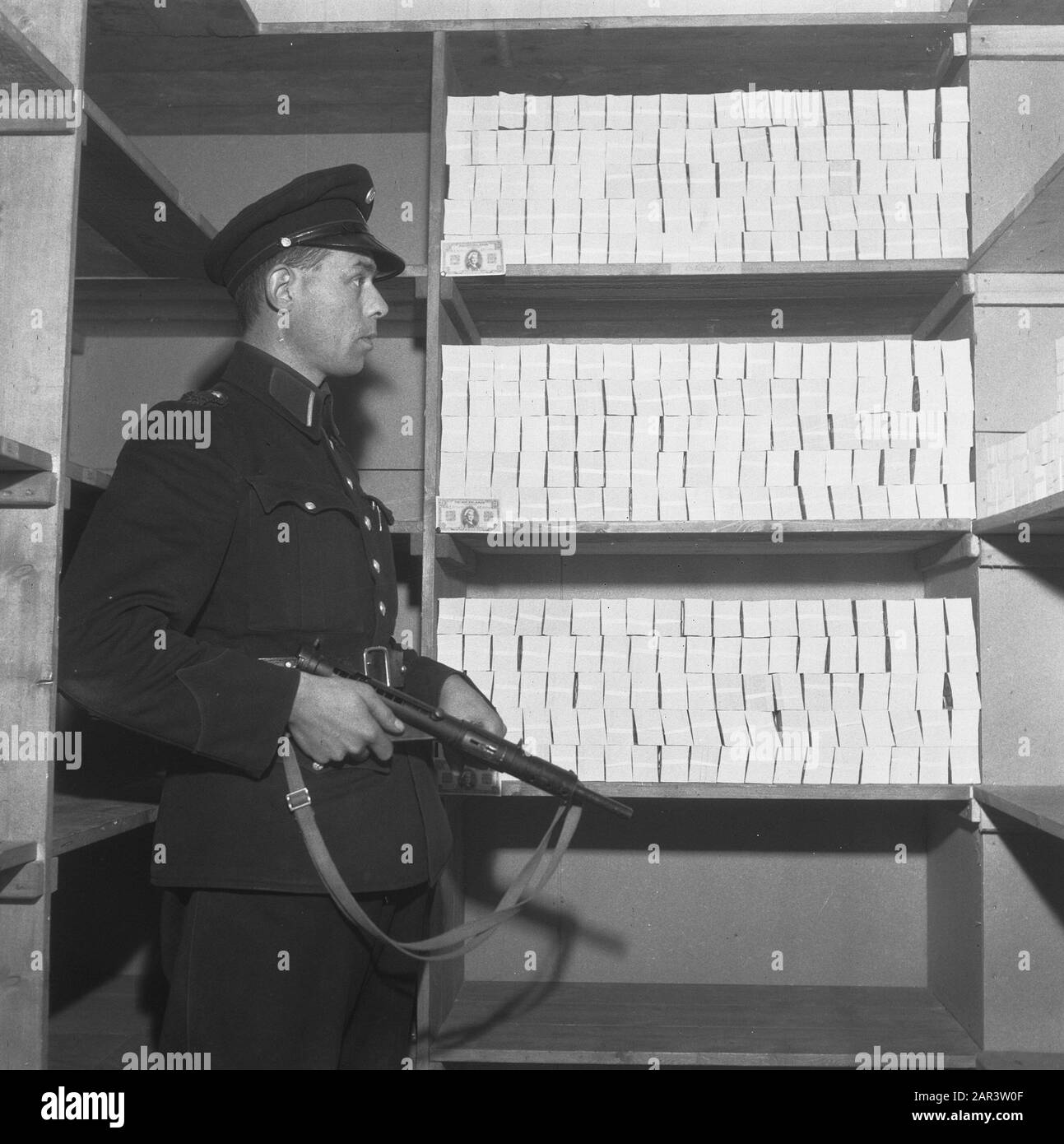 Sten gun hi-res stock photography and images - Alamy