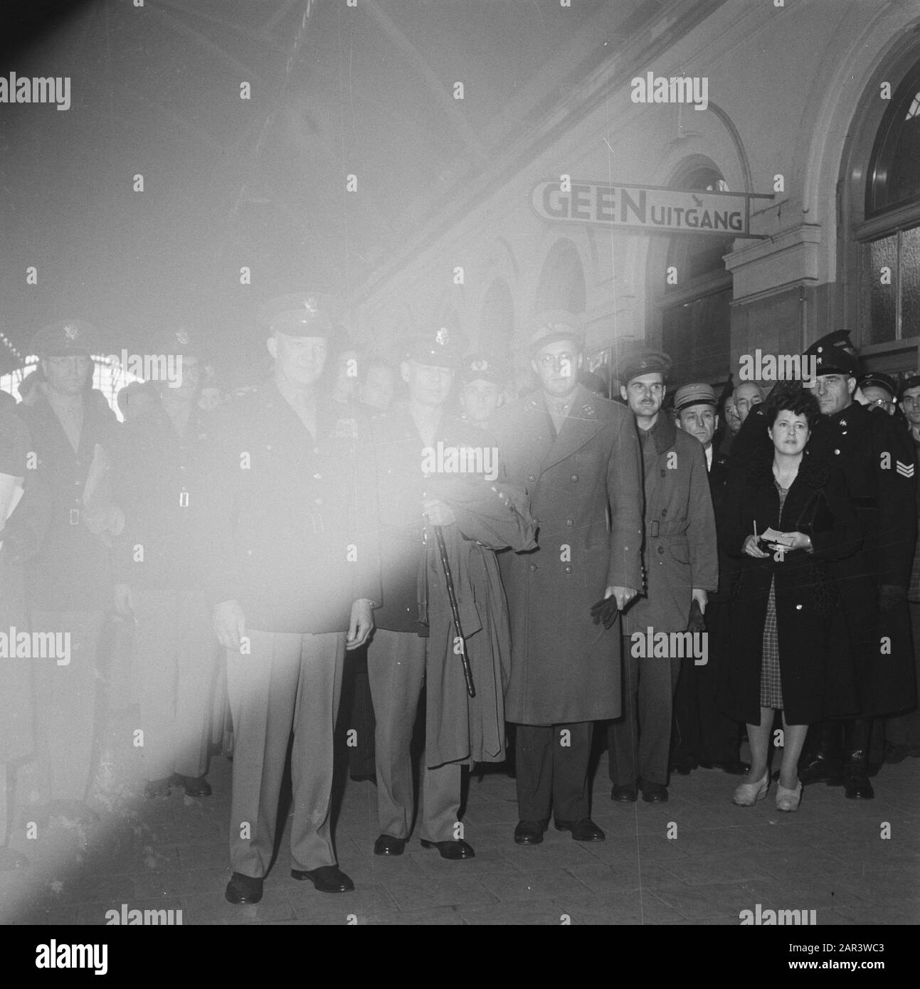 Arrival Eisenhower in The Hague [General Eisenhower is received at a ...