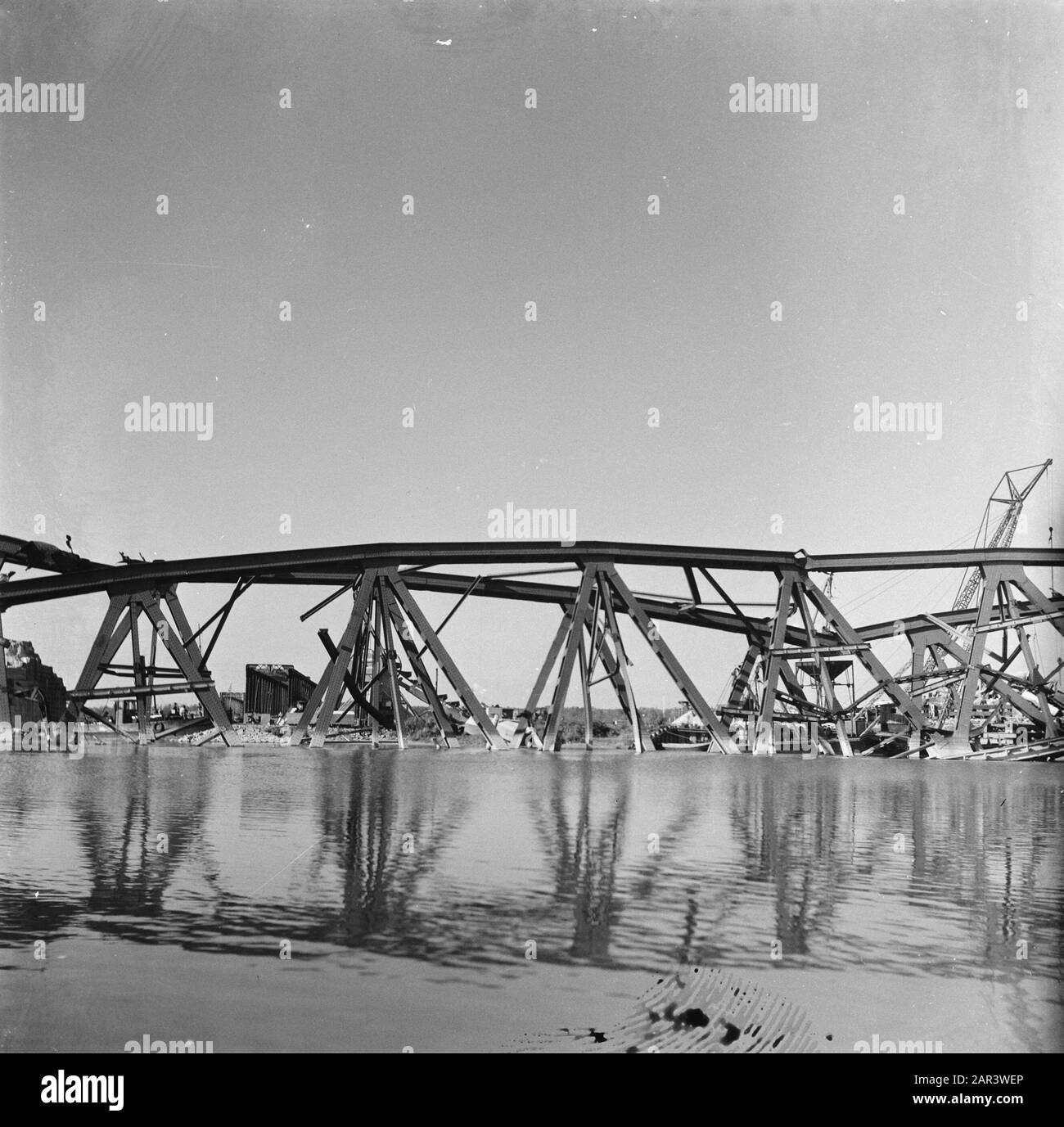 World war ii memorial bridge Black and White Stock Photos & Images - Alamy