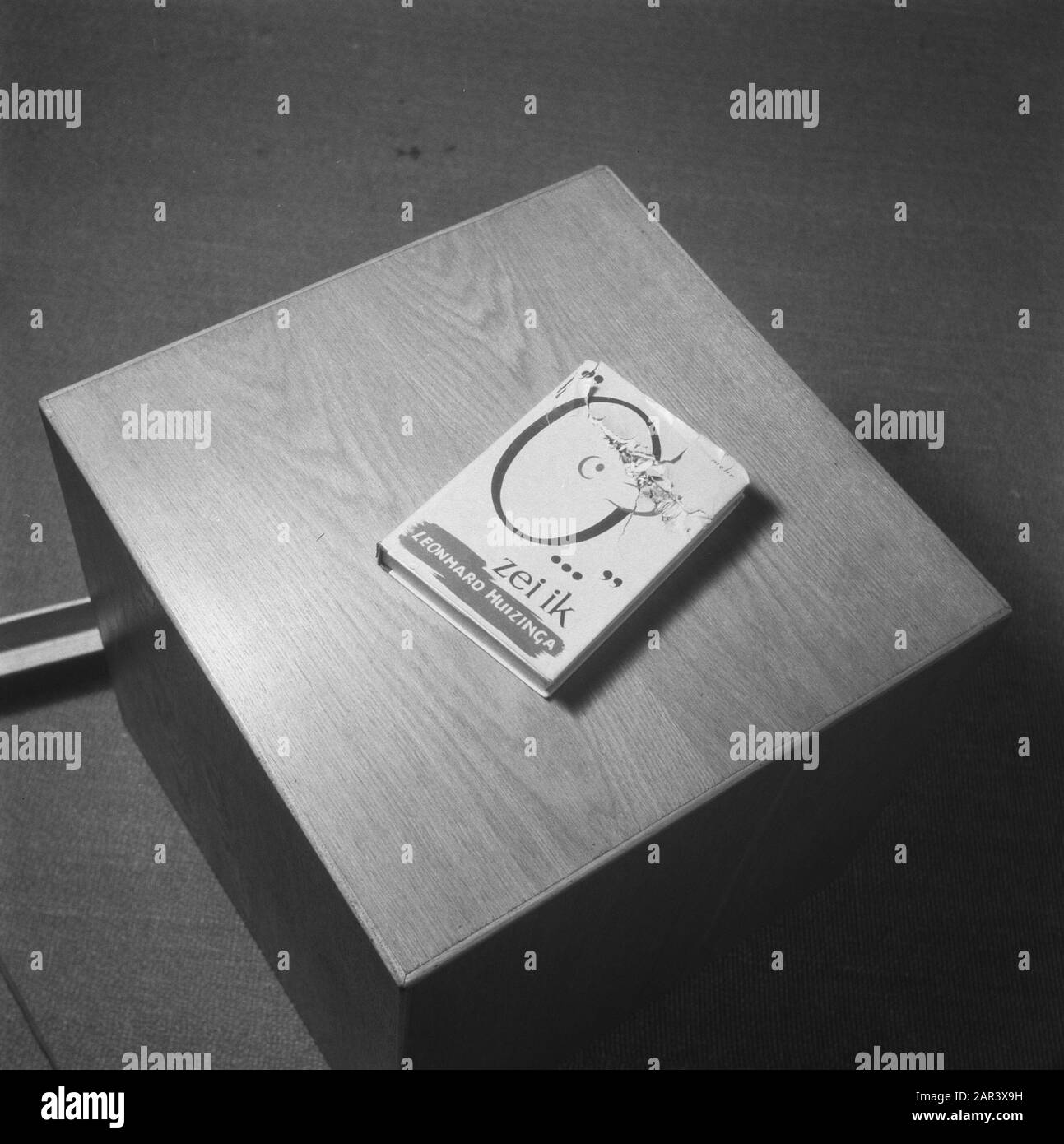 Book o hi-res stock photography and images - Alamy