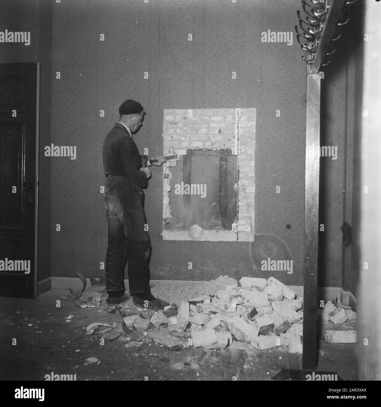 Former construction worker Black and White Stock Photos & Images - Alamy
