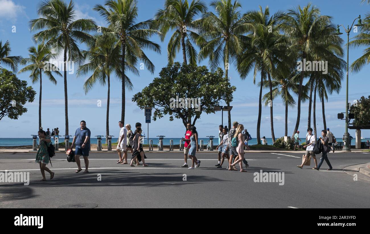 Honolulu, Hawaii, USA. 13th Dec, 2019. Pedestrians walking along ...