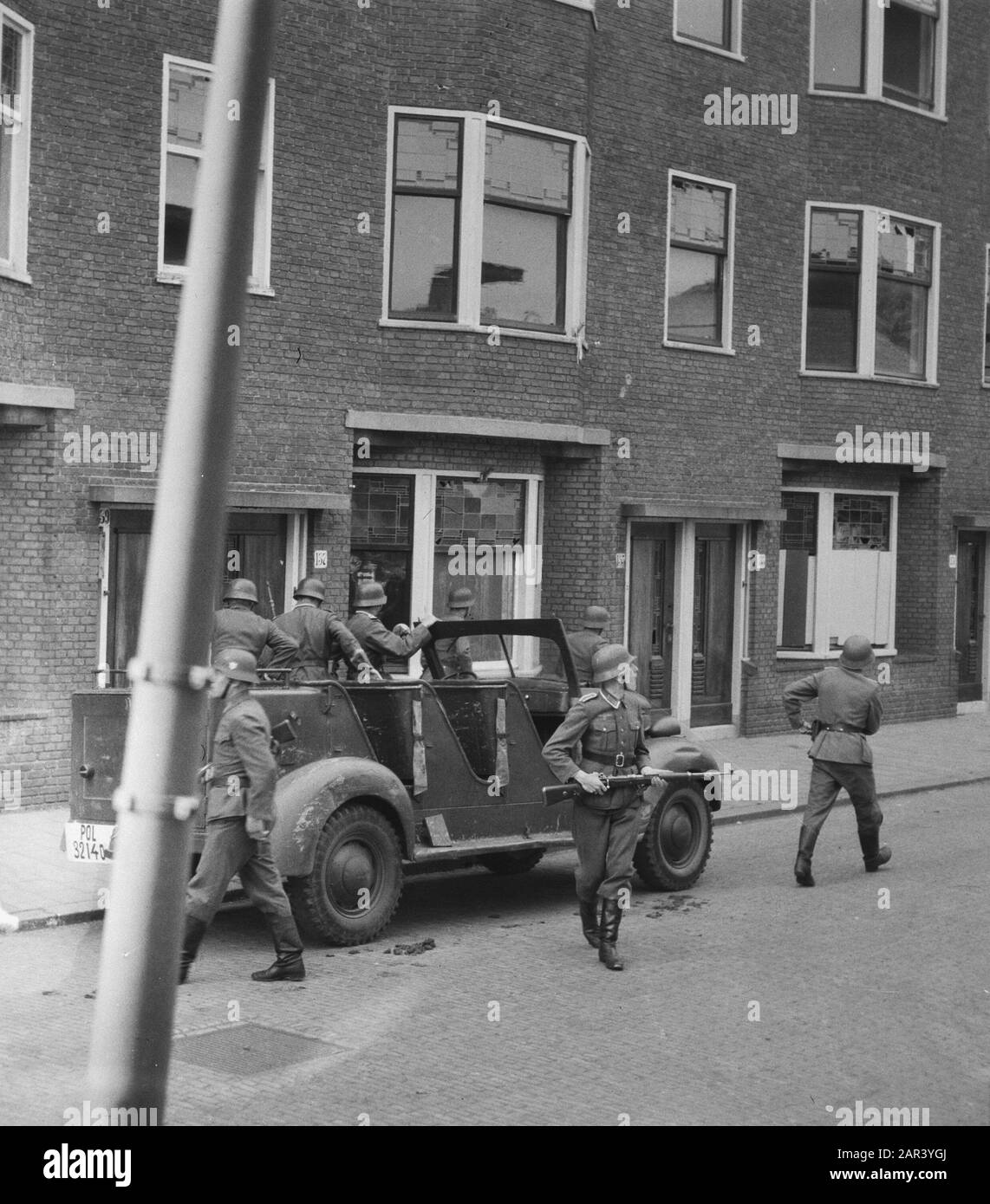 Scenes from the film Together op stap. German army car with soldiers ...