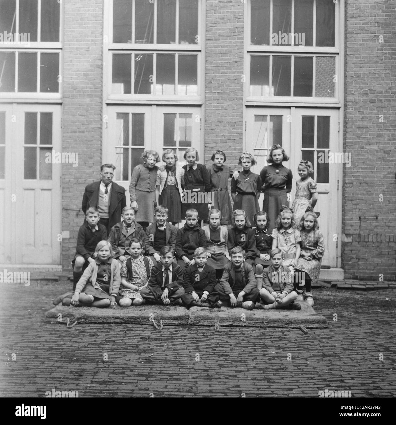 Van de halsschool hi-res stock photography and images - Alamy