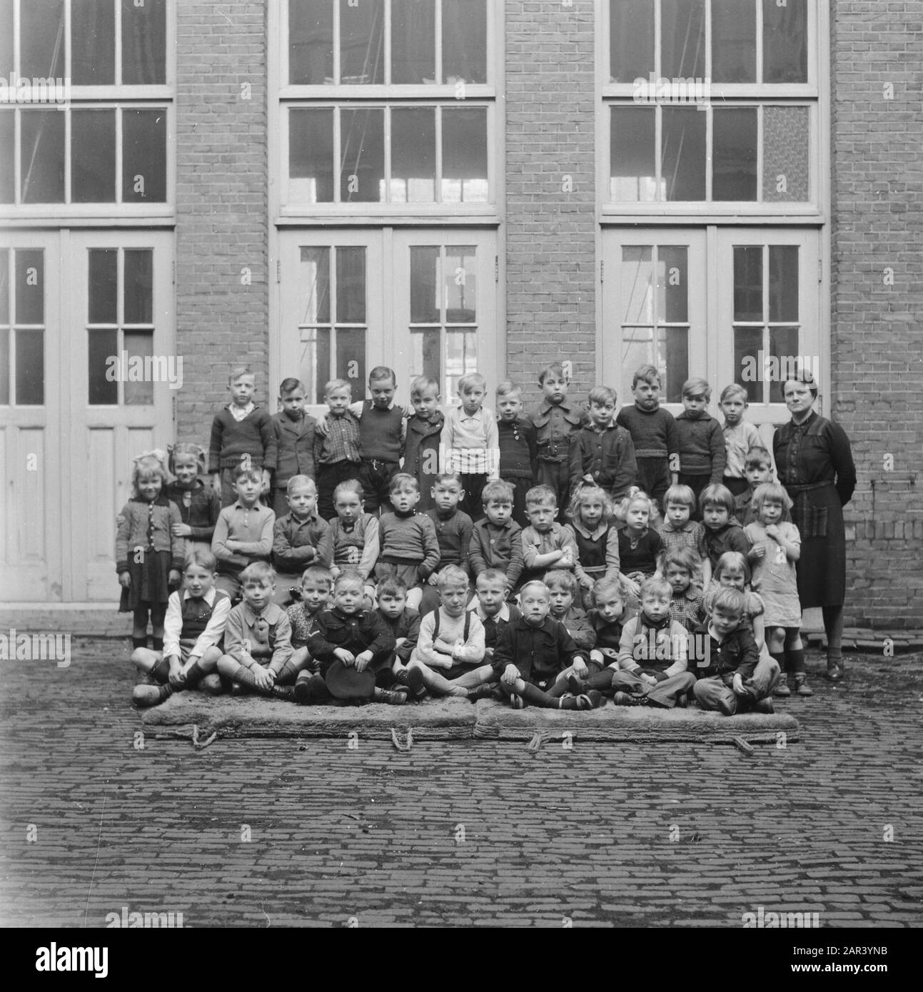 Van de halsschool hi-res stock photography and images - Alamy