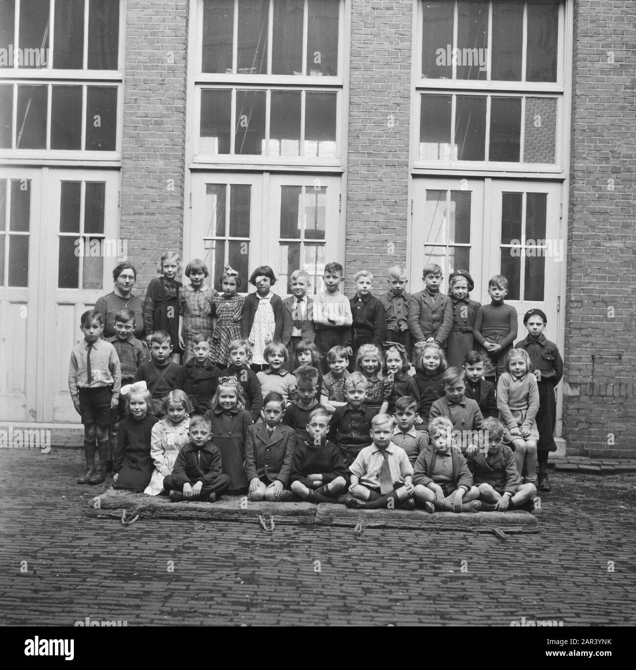 Van de halsschool hi-res stock photography and images - Alamy