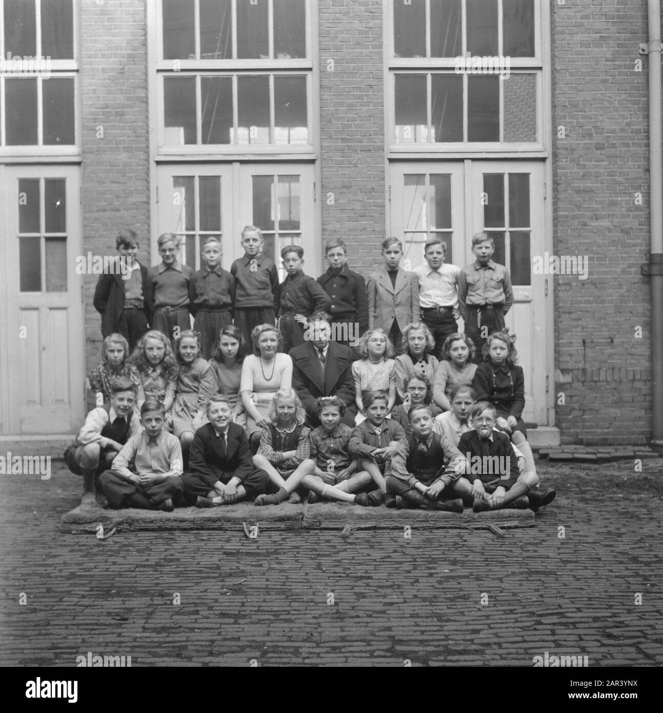 Van de halsschool hi-res stock photography and images - Alamy