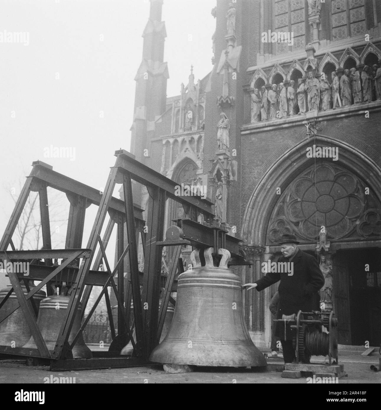 Bells ring hi-res stock photography and images - Alamy