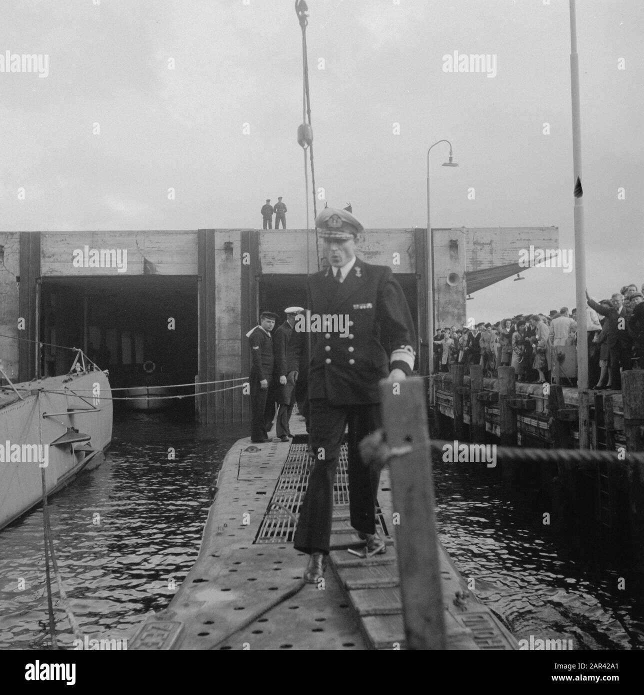 Schout at Night. Willinge leaves Seal Date: September 15, 1948 Keywords ...