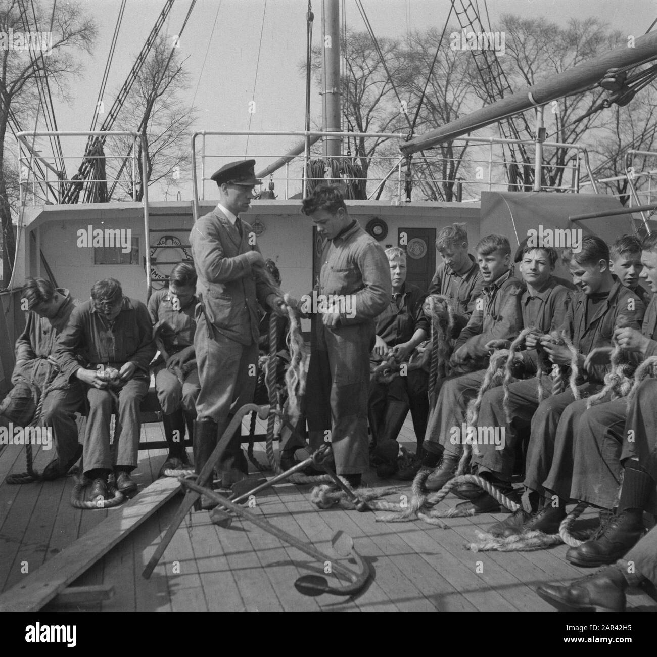 100 sailors hi-res stock photography and images - Alamy