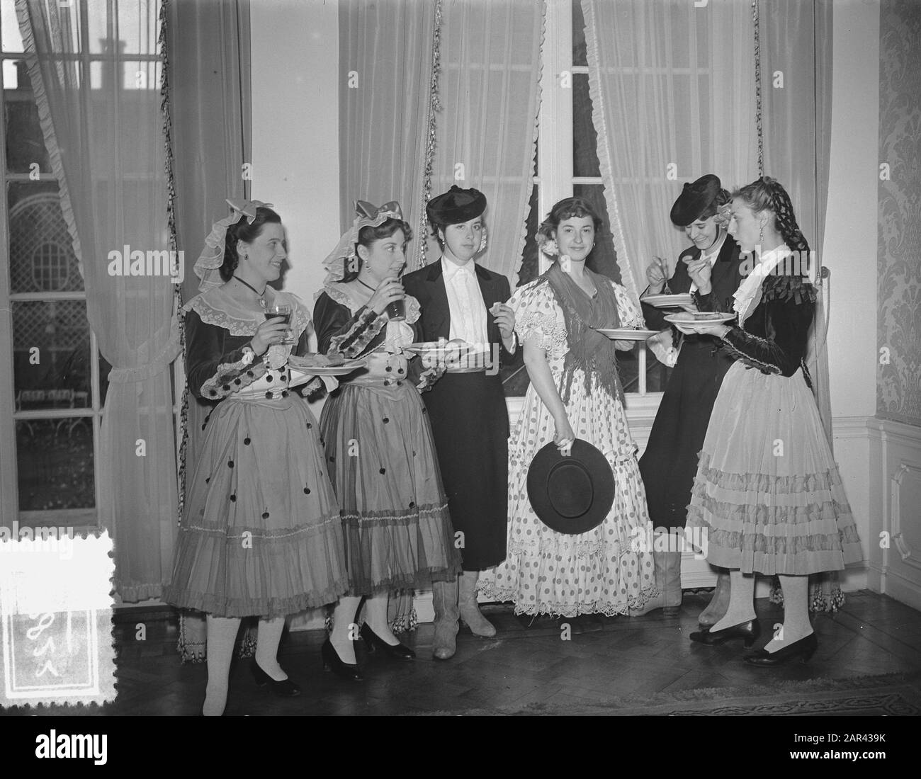 At the spanish legation hi-res stock photography and images - Alamy