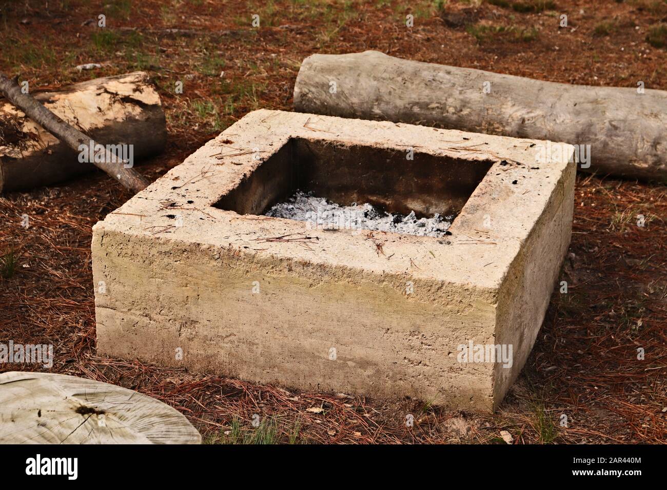 An outdoor fire pit Stock Photo - Alamy