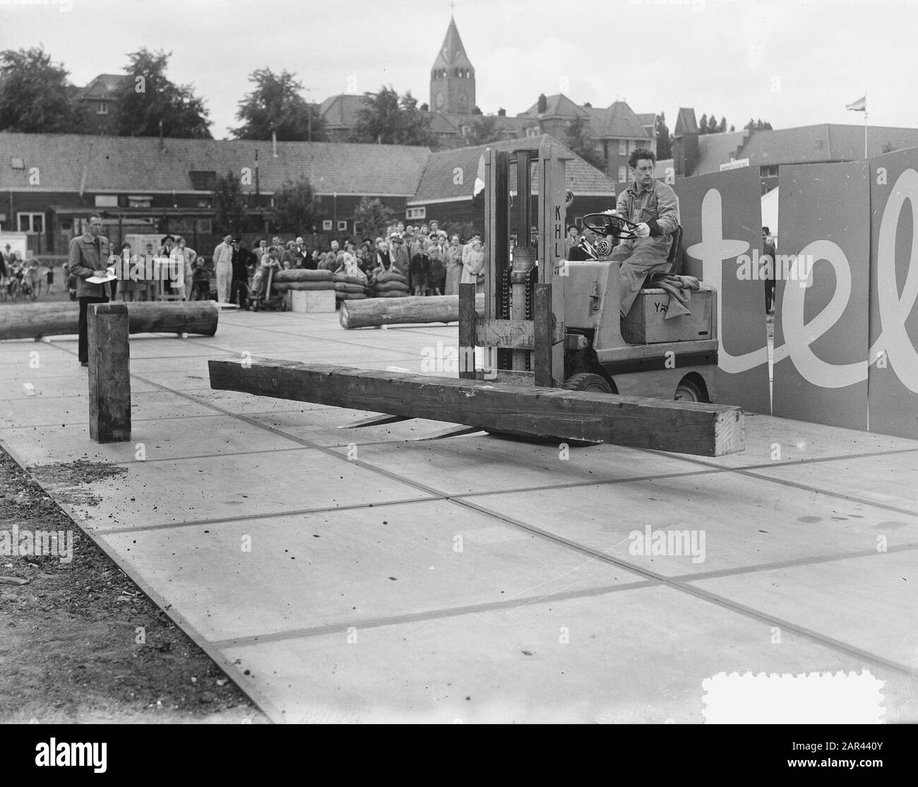 Port workers give Forklift demonstration Amsterdam Date: 23 May 1952 ...