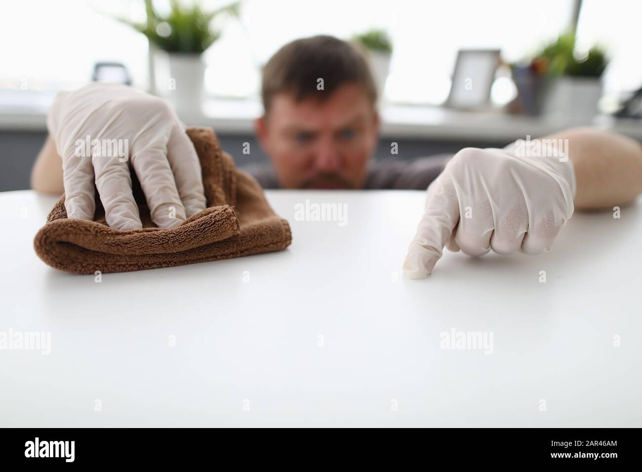 Office worker cleaning desk hi-res stock photography and images - Alamy