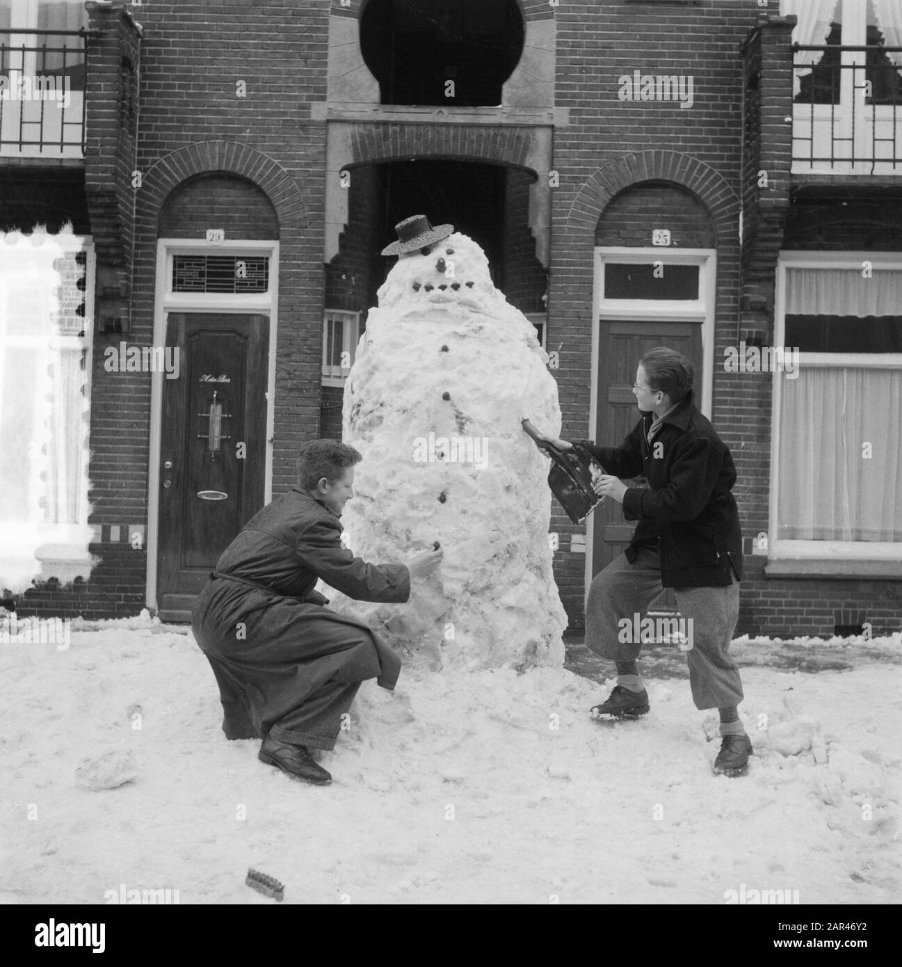 Snowmen, winter Black and White Stock Photos & Images - Alamy
