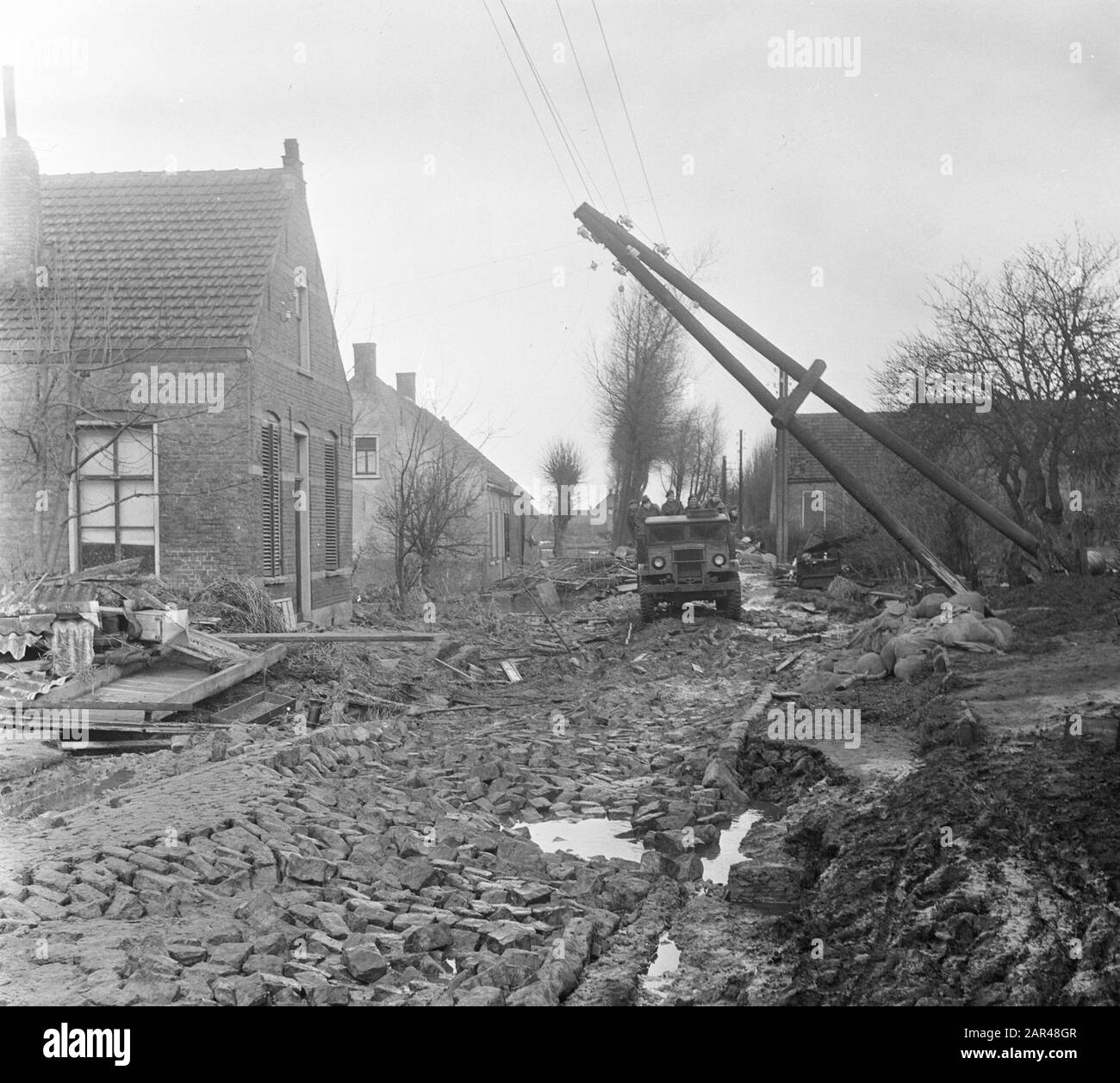 Flooding plates exclusives Date: February 2, 1953 Keywords: Flooding ...