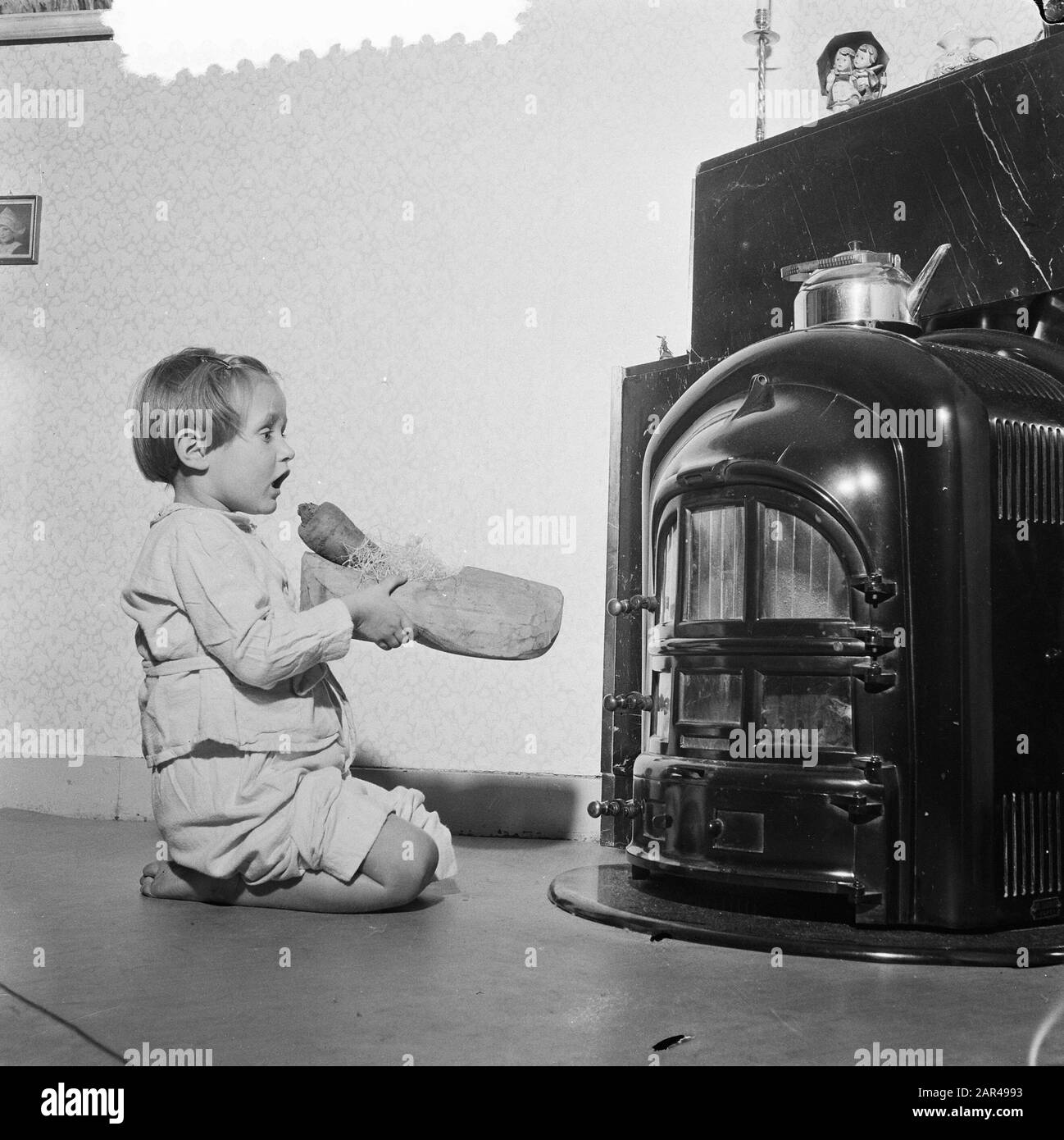 Sinterklaas recordings. Girl for stove with clog, carrot and straw Date ...