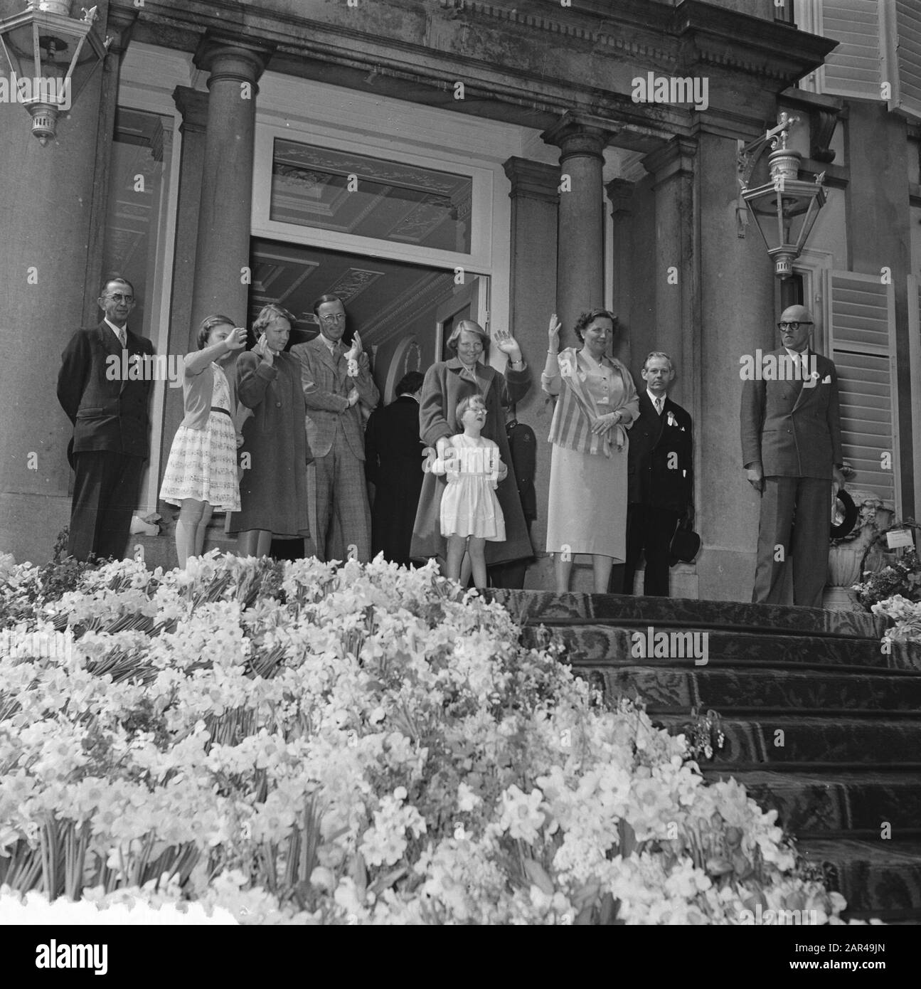 Birthday Queen Juliana Soestdijk, defile, signs with Royal family Date ...