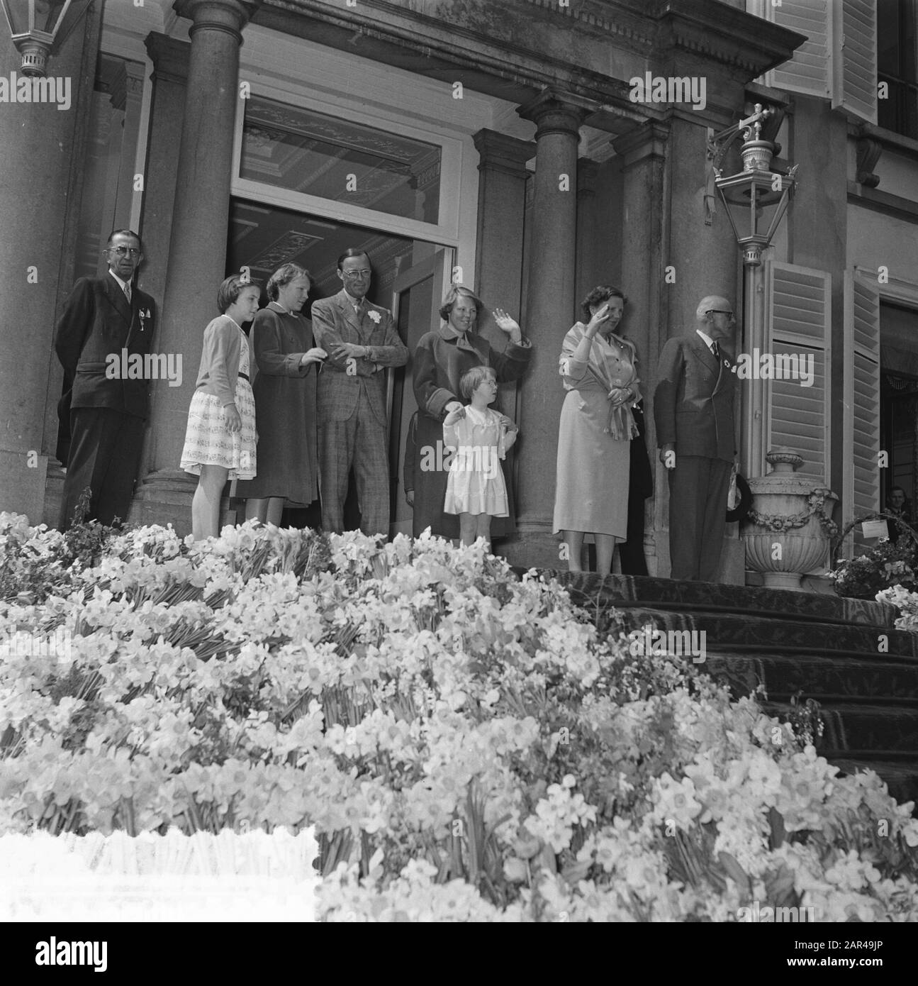 Birthday Queen Juliana Soestdijk, defile, signs with Royal family Date ...