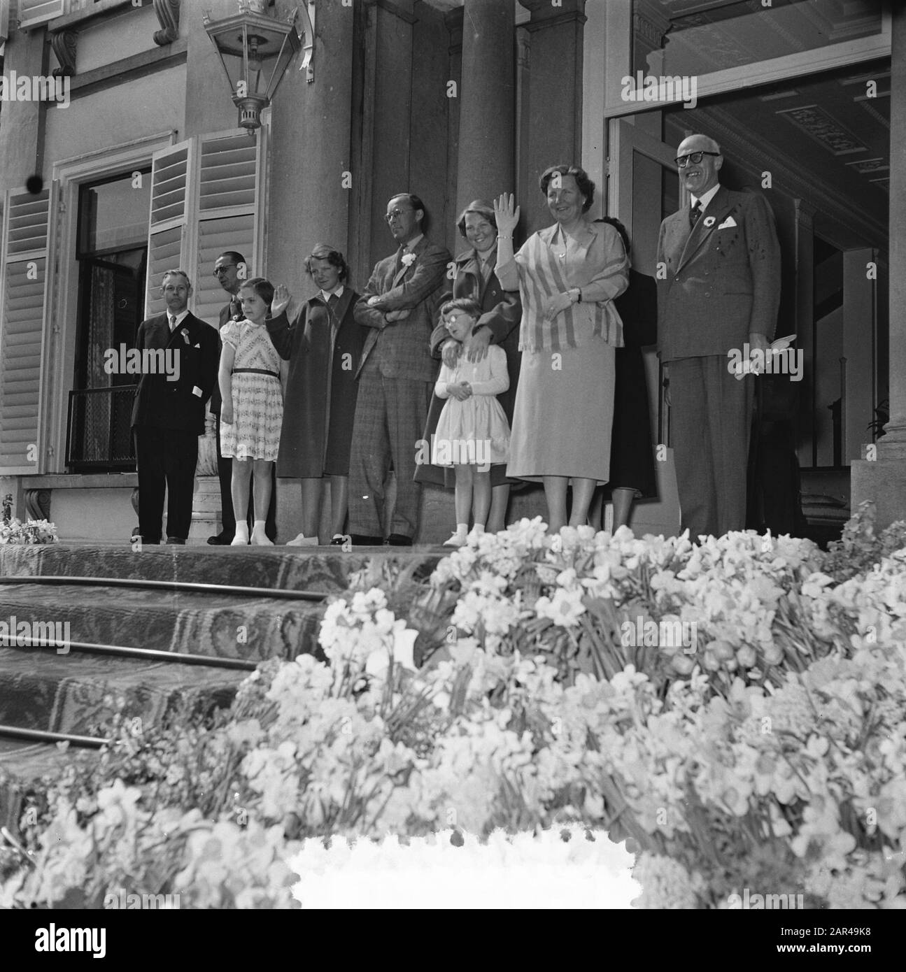 Birthday Queen Juliana Soestdijk, defile, signs with Royal family Date ...