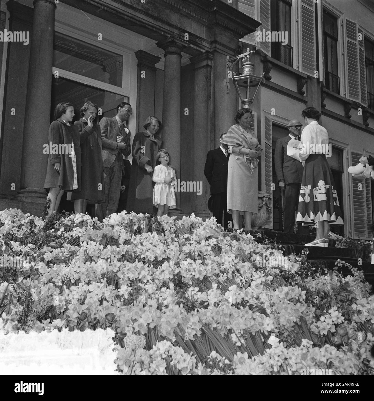 Birthday Queen Juliana Soestdijk, defile, signs with Royal family Date ...