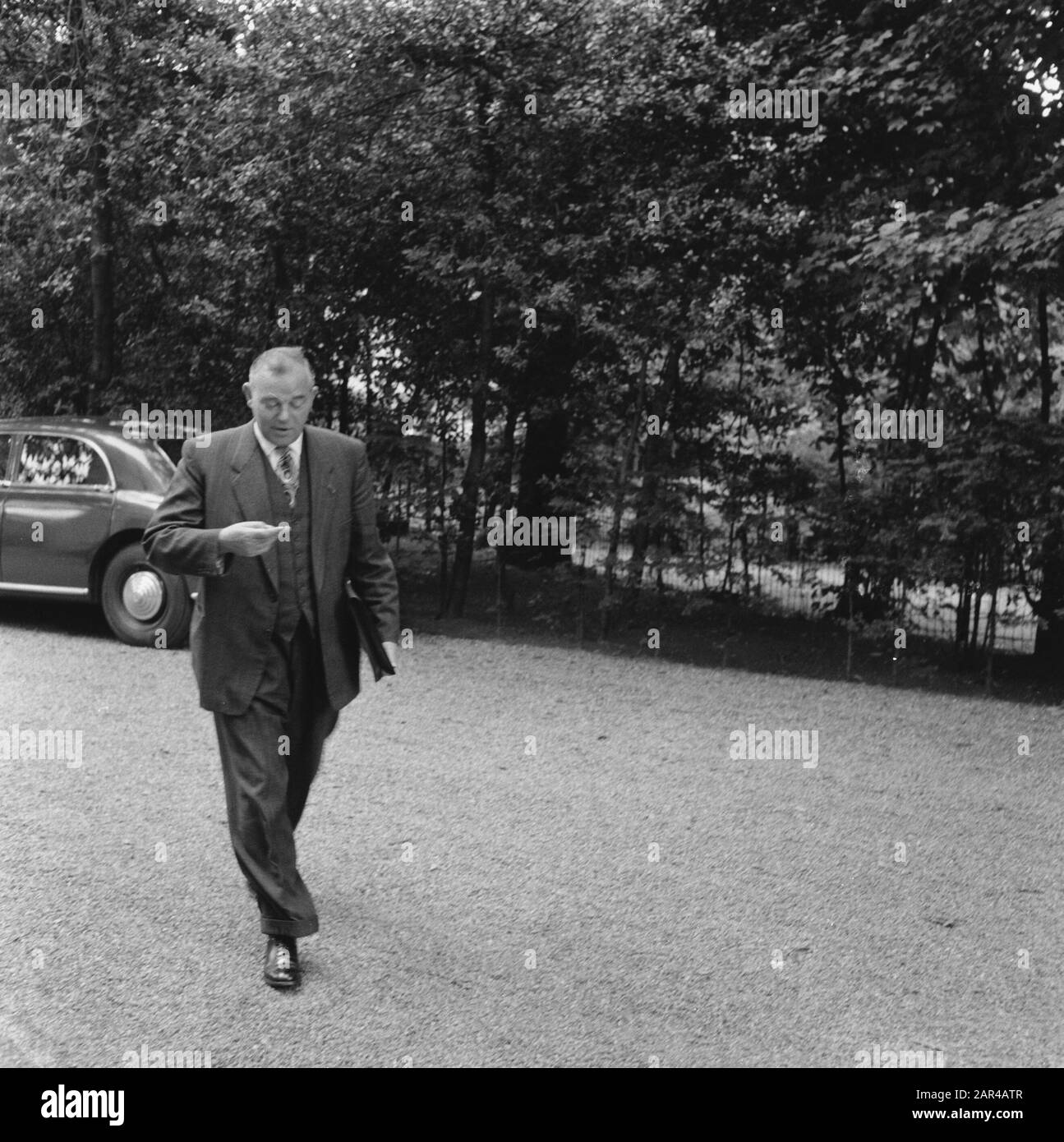 Dr drees receives faction leaders hi-res stock photography and images ...