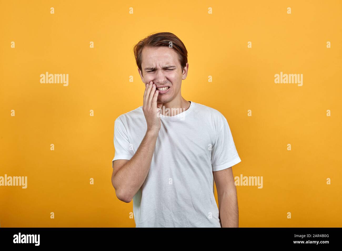 Man teeth hurt tooth decay Stock Photo - Alamy