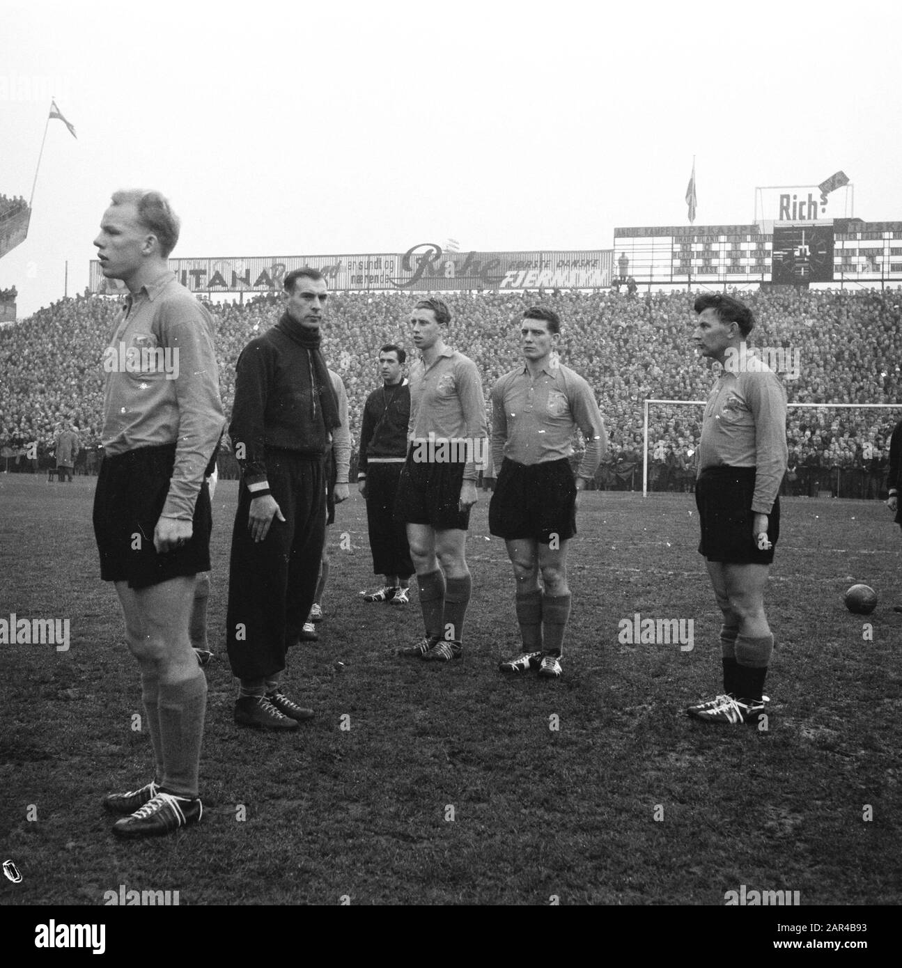 Minute stand Black and White Stock Photos & Images - Alamy